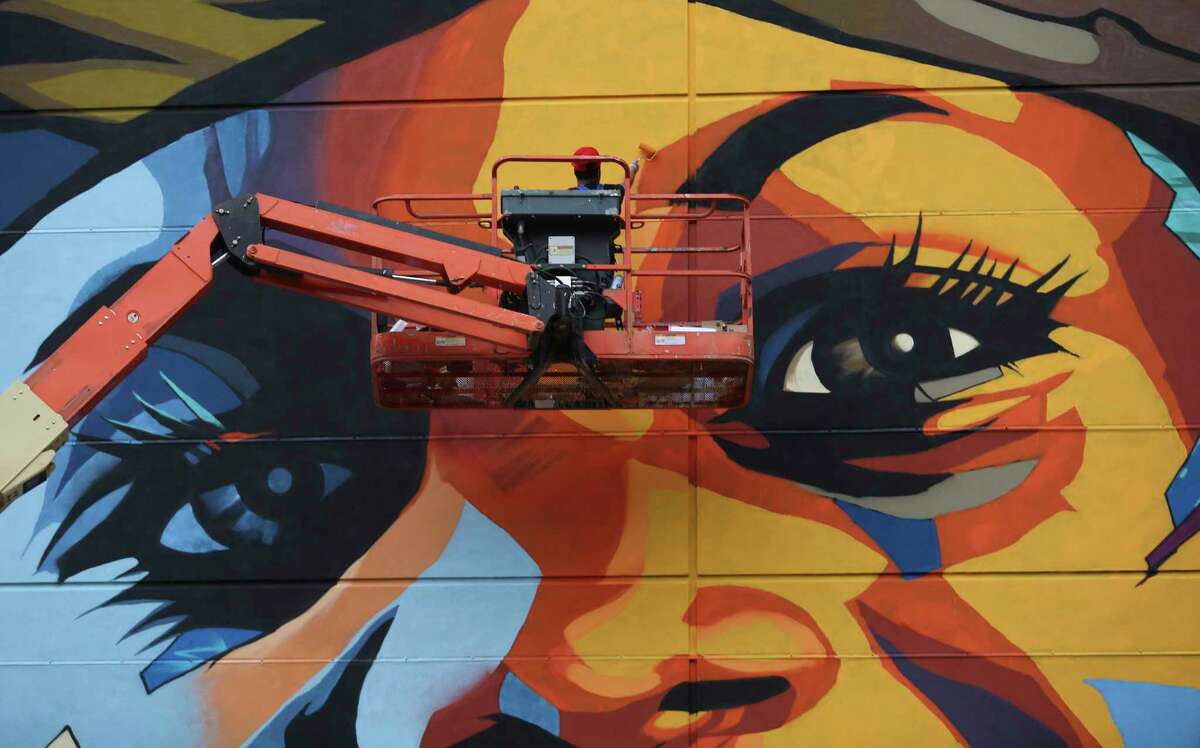 Massive Houston mural is done — and it has a message about hunger