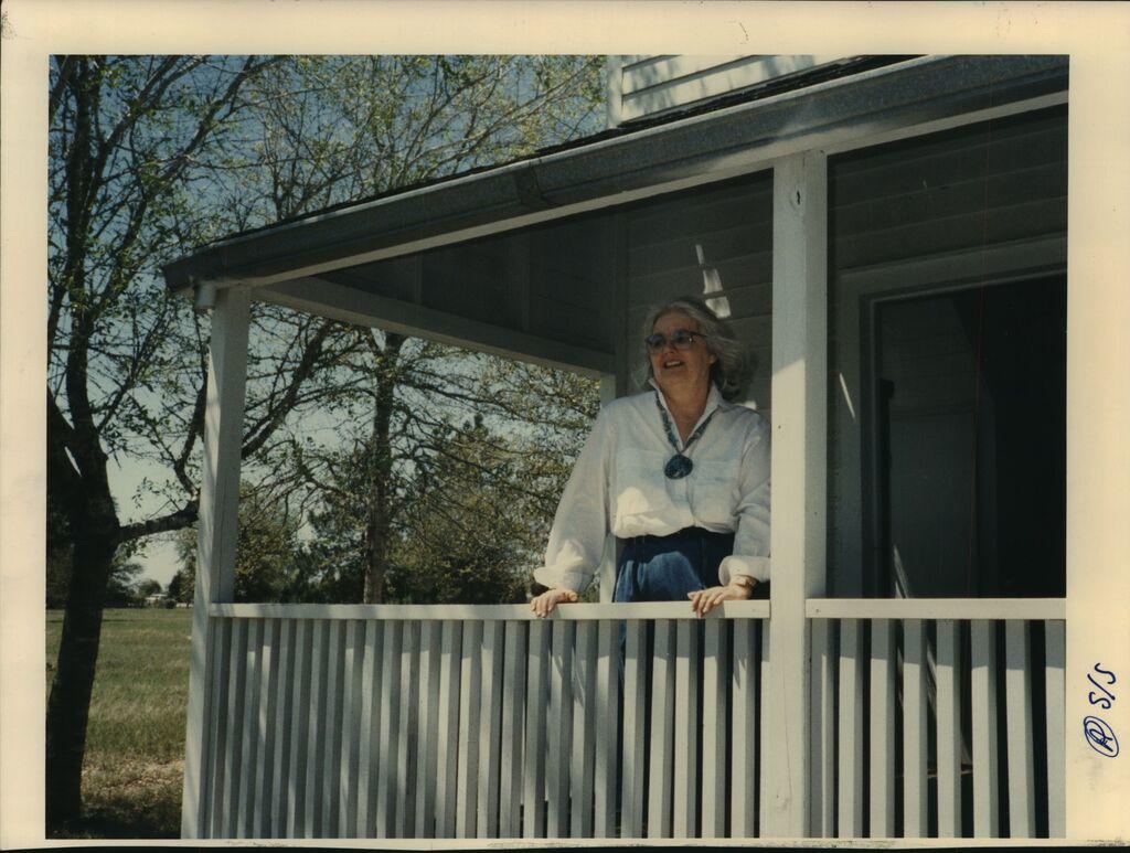 ‘Godmother of Texas antiques’ Emma Lee Turney dies