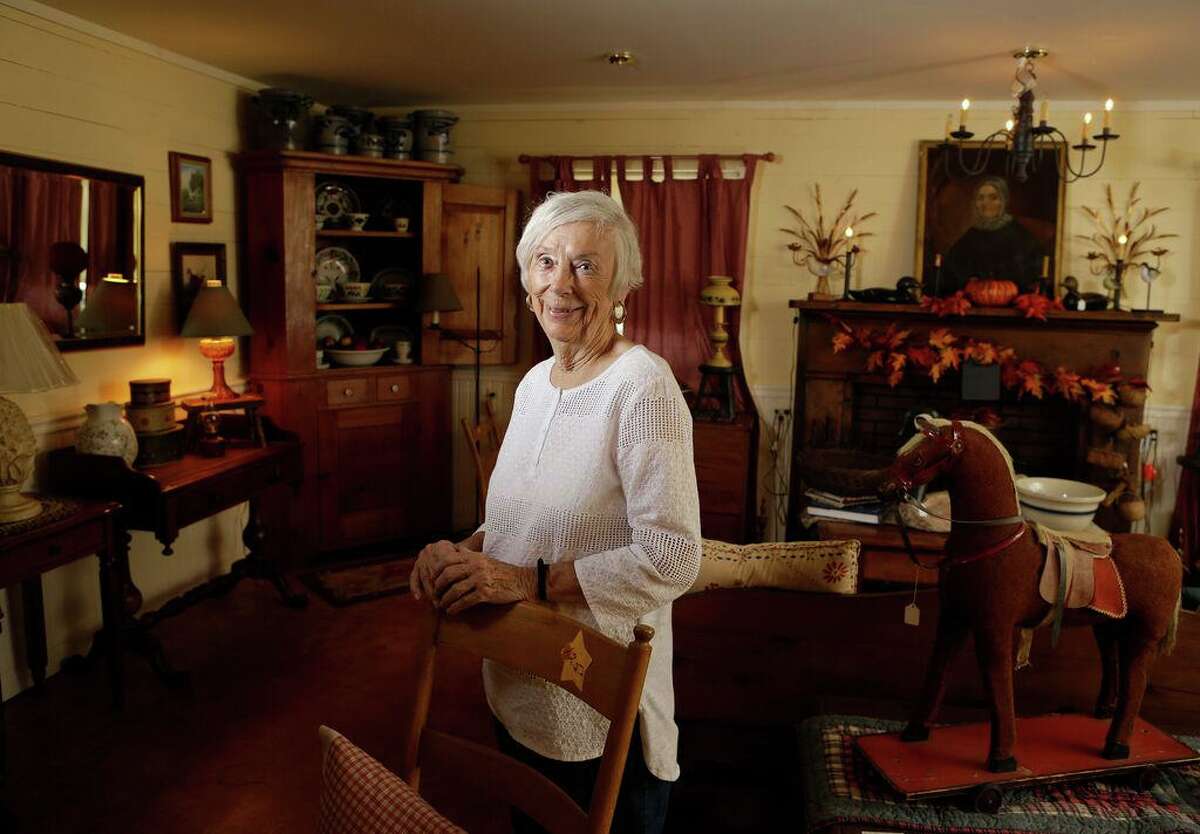 ‘Godmother of Texas antiques’ Emma Lee Turney dies