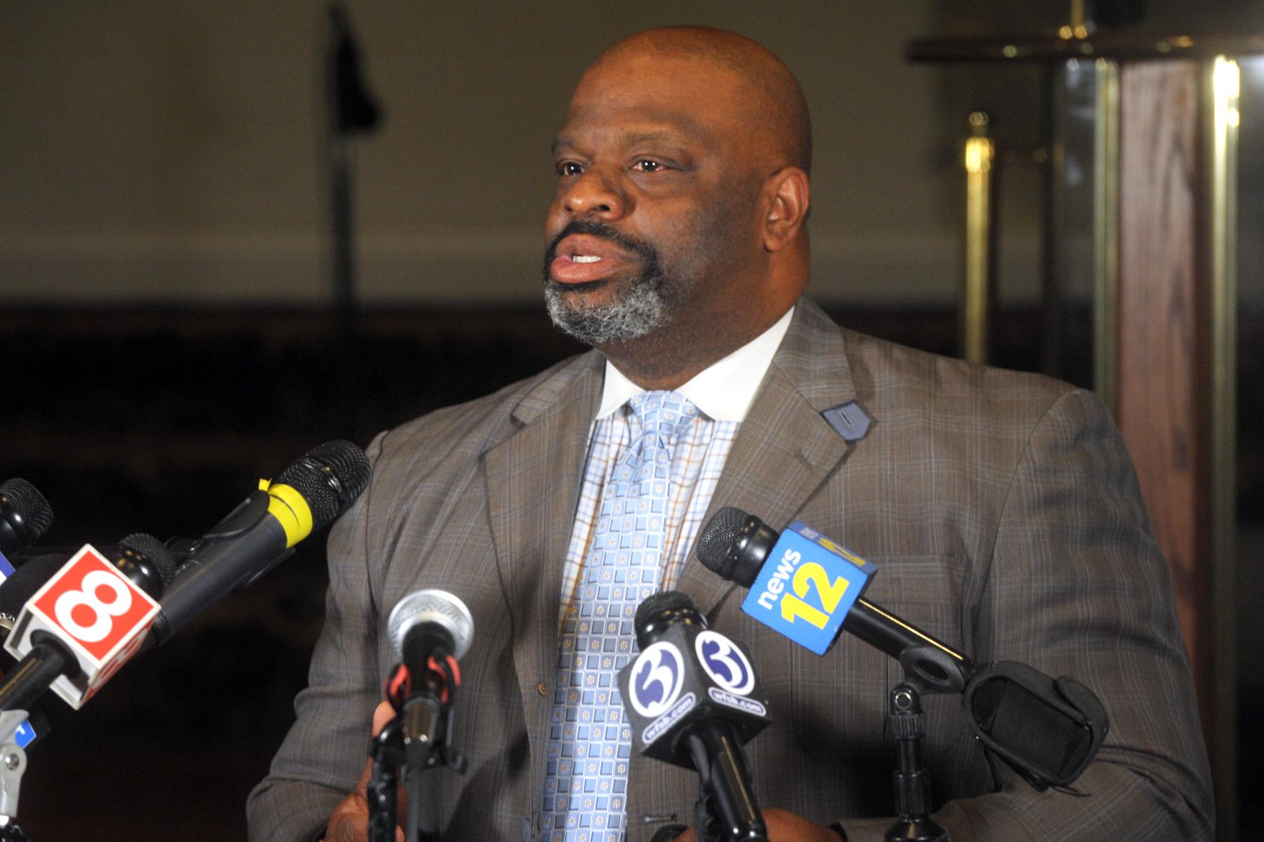 Charge dismissed against Bridgeport Pastor Moales for bad check to ...