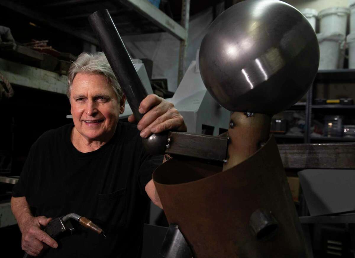 Oversize sculptures populate Houston's Heights Boulevard in True North ...