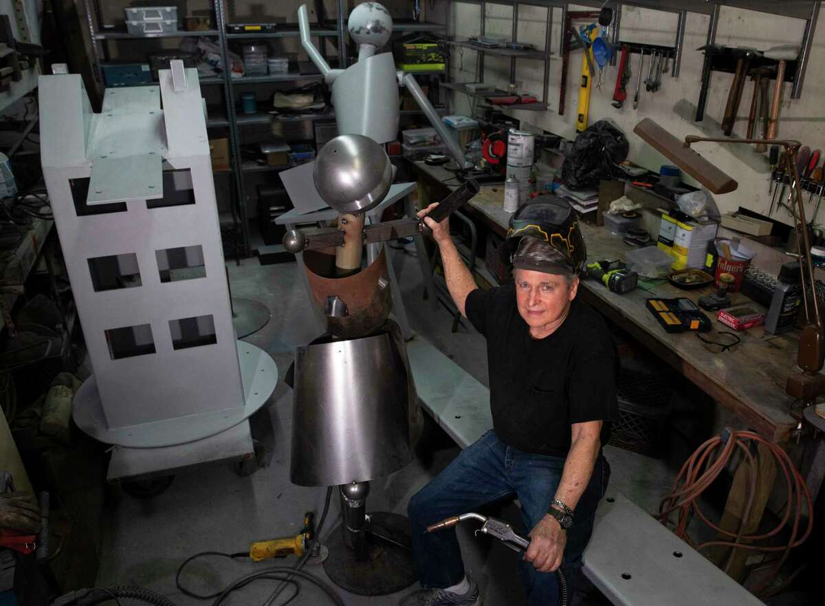 Oversize sculptures populate Houston's Heights Boulevard in True North ...