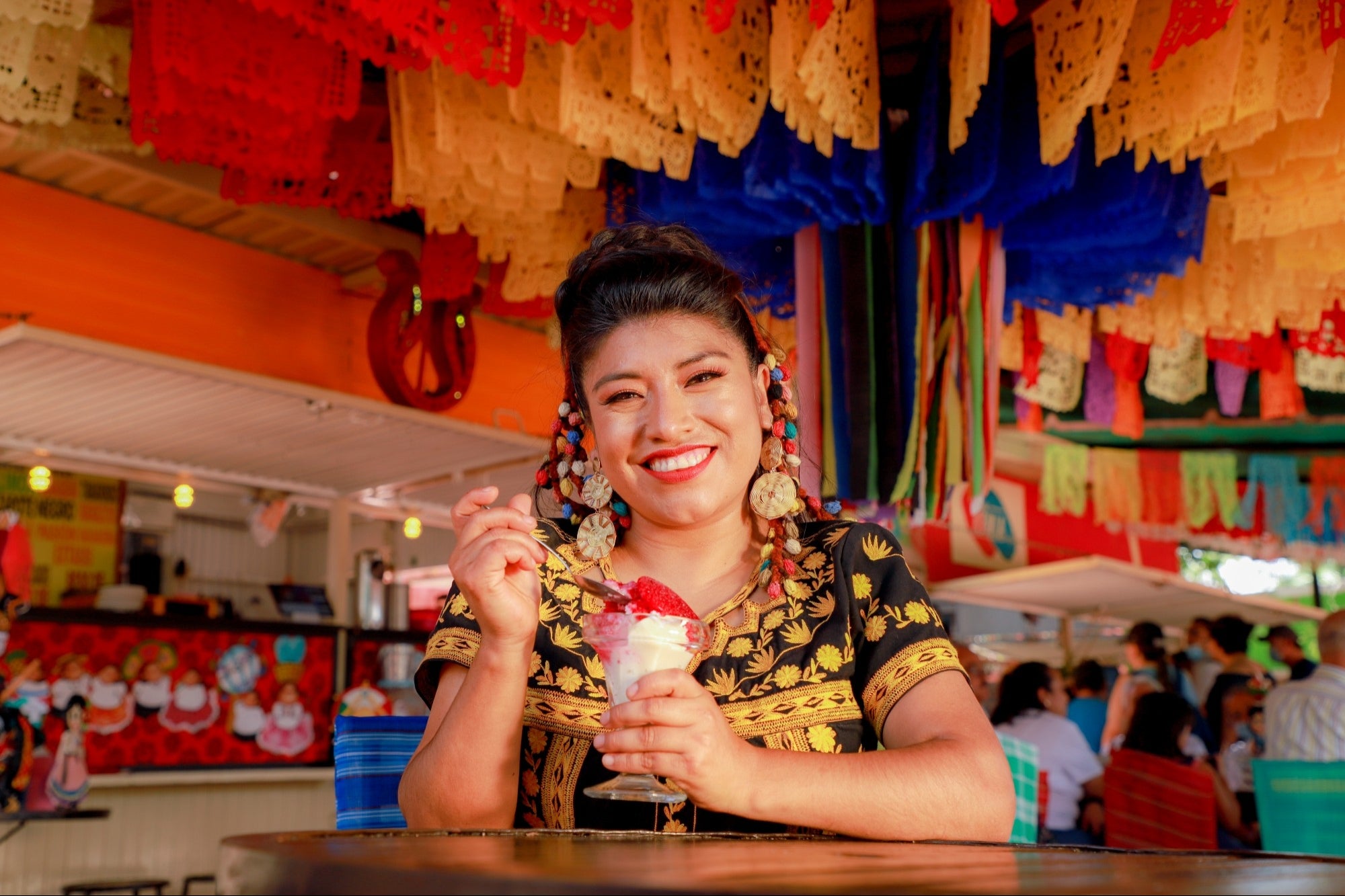 María Reyna, the opera, jazz and bolero singer in Nahuatl at ...