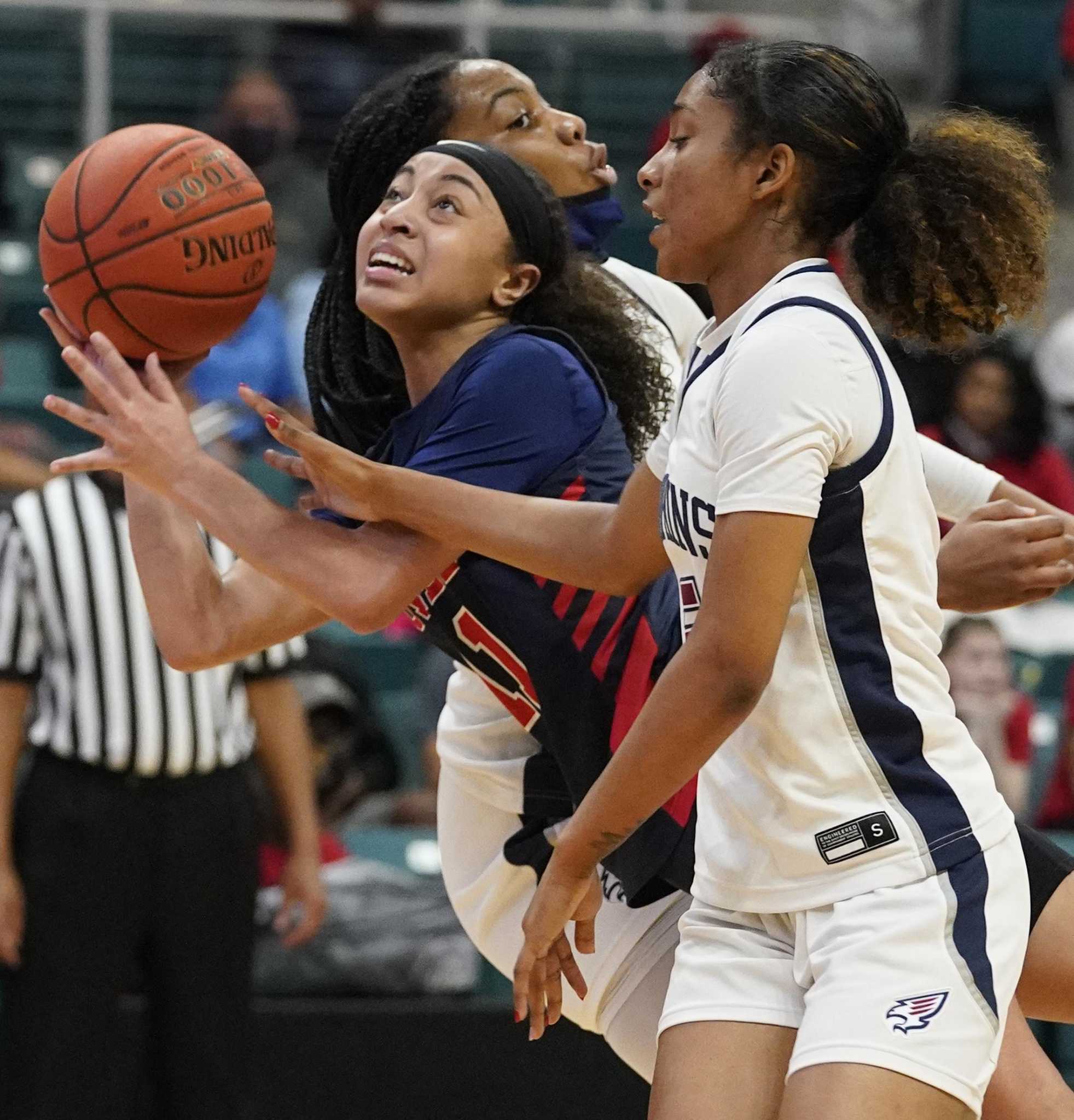 Dulles earns three 20-6A basketball awards after stellar season