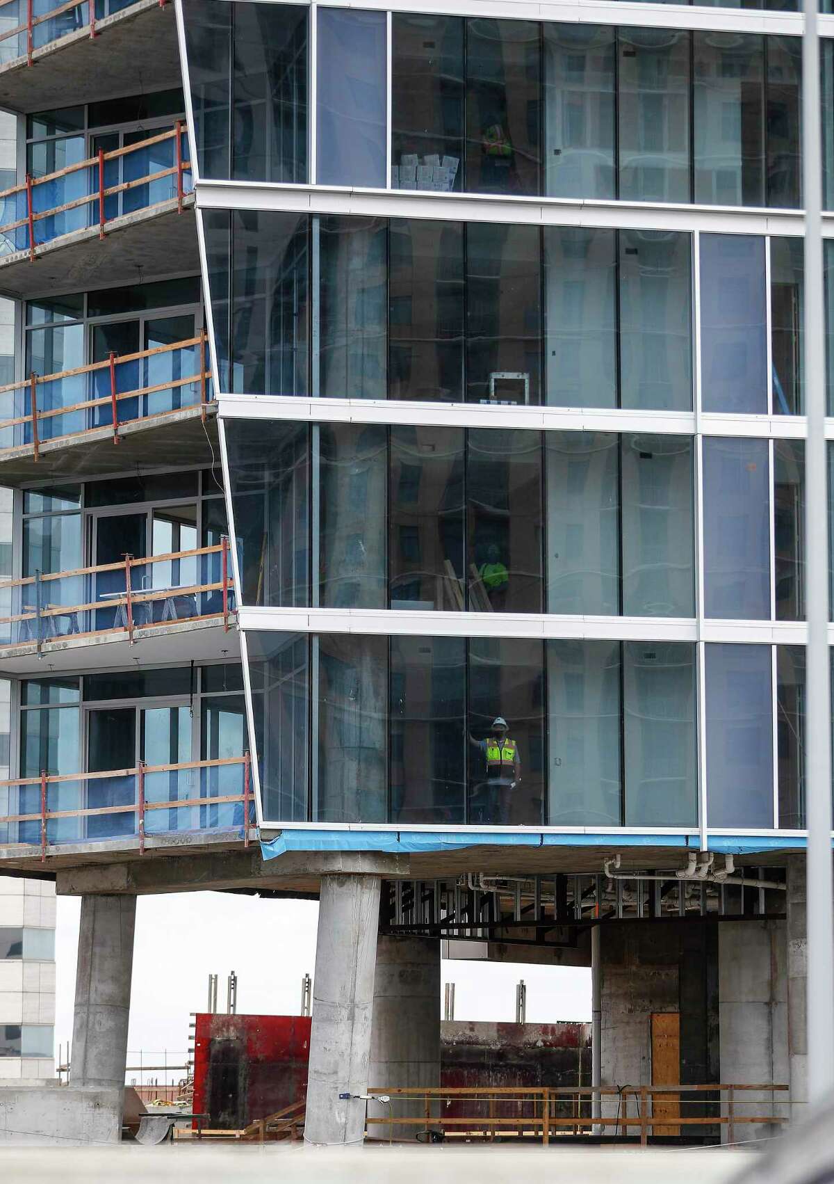 47-story Texas Tower reaches construction milestone