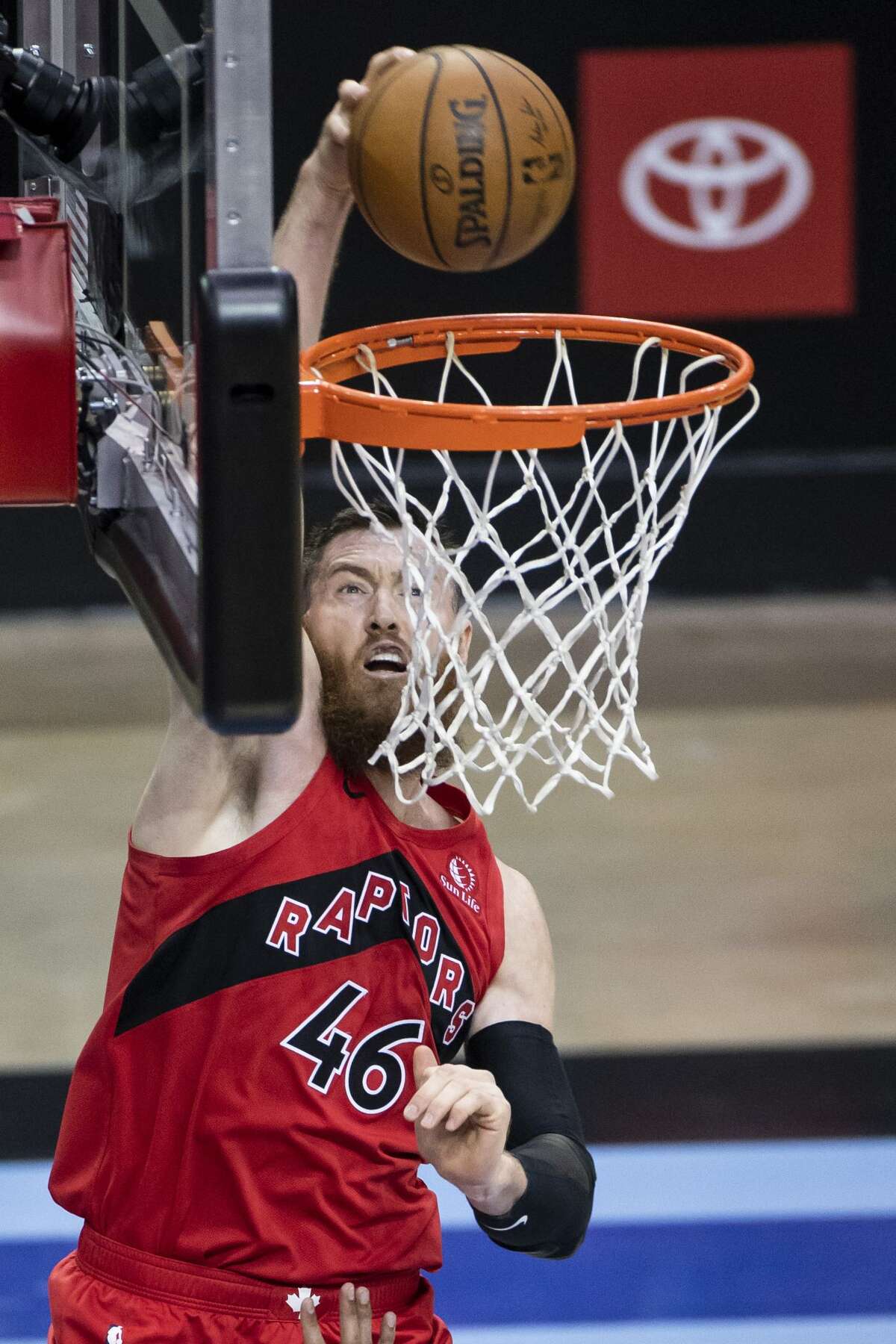 It's over: Rockets snap 20-game skid with win over Raptors