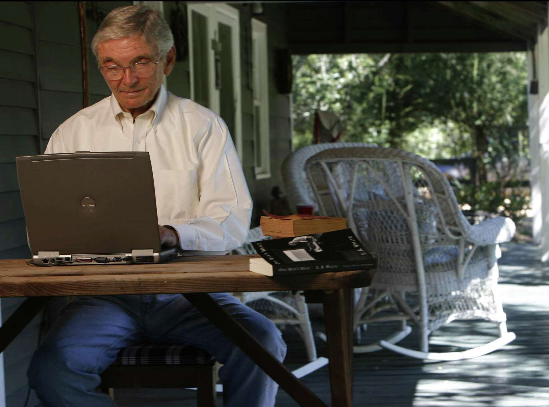 Beloved Houston Chronicle columnist Leon Hale dies at 99