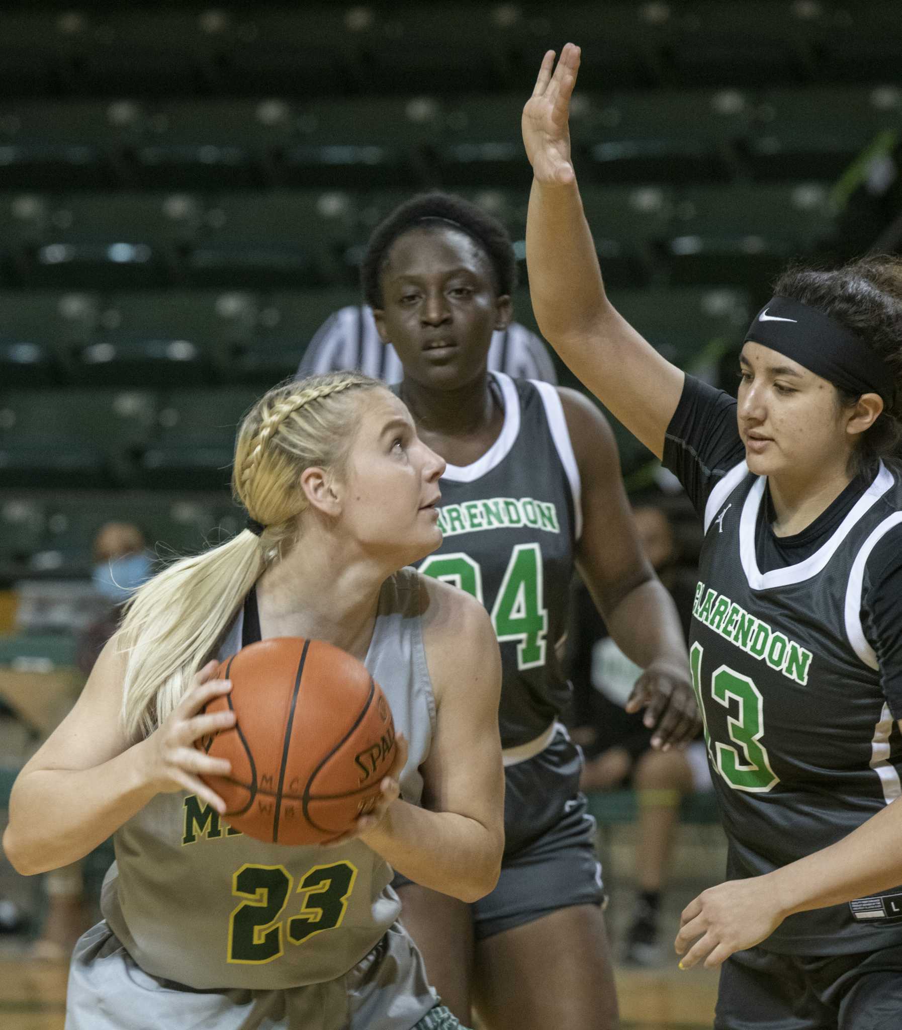 JC WOMEN’S BASKETBALL: Lok has big night to lead Lady Chaps over Clarendon