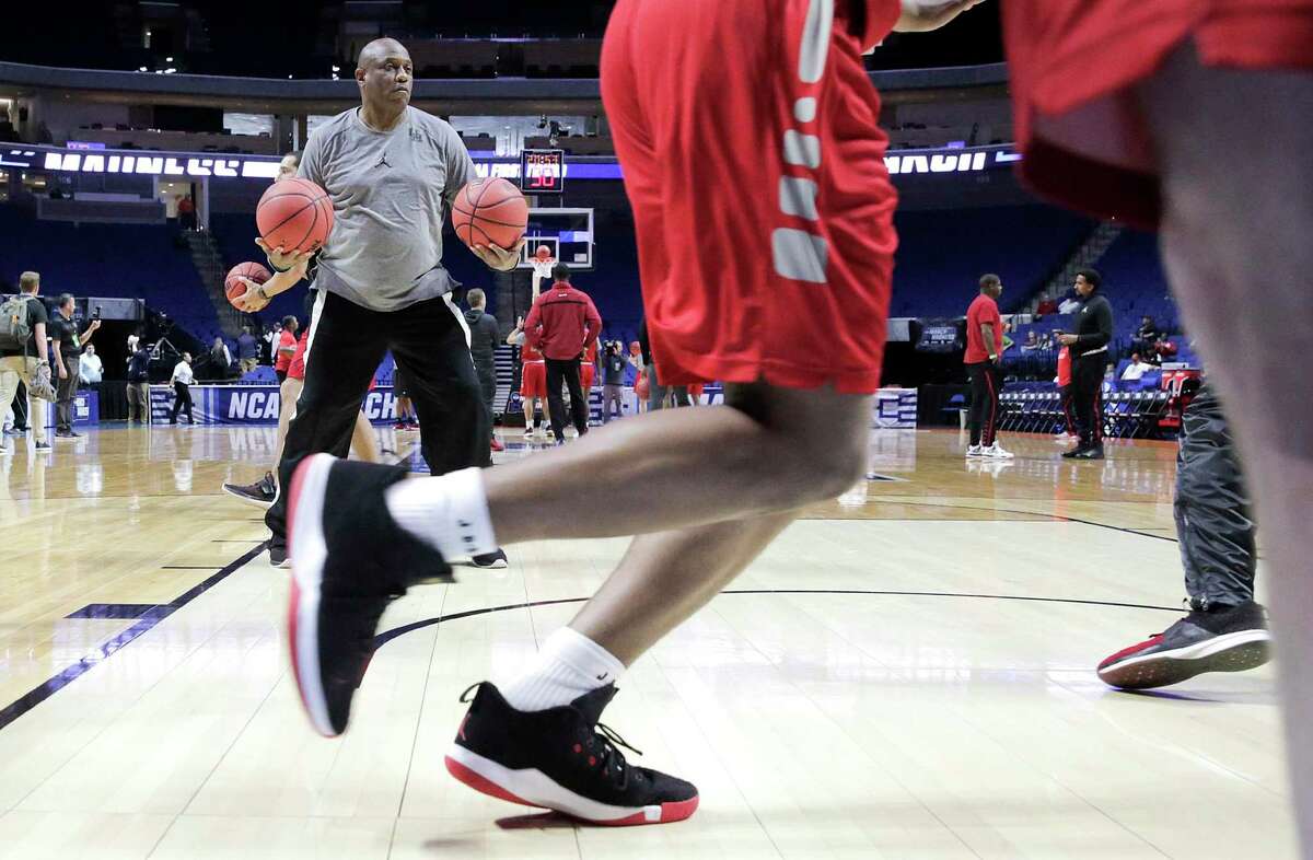 UH assistant Alvin Brooks named next Lamar basketball coach