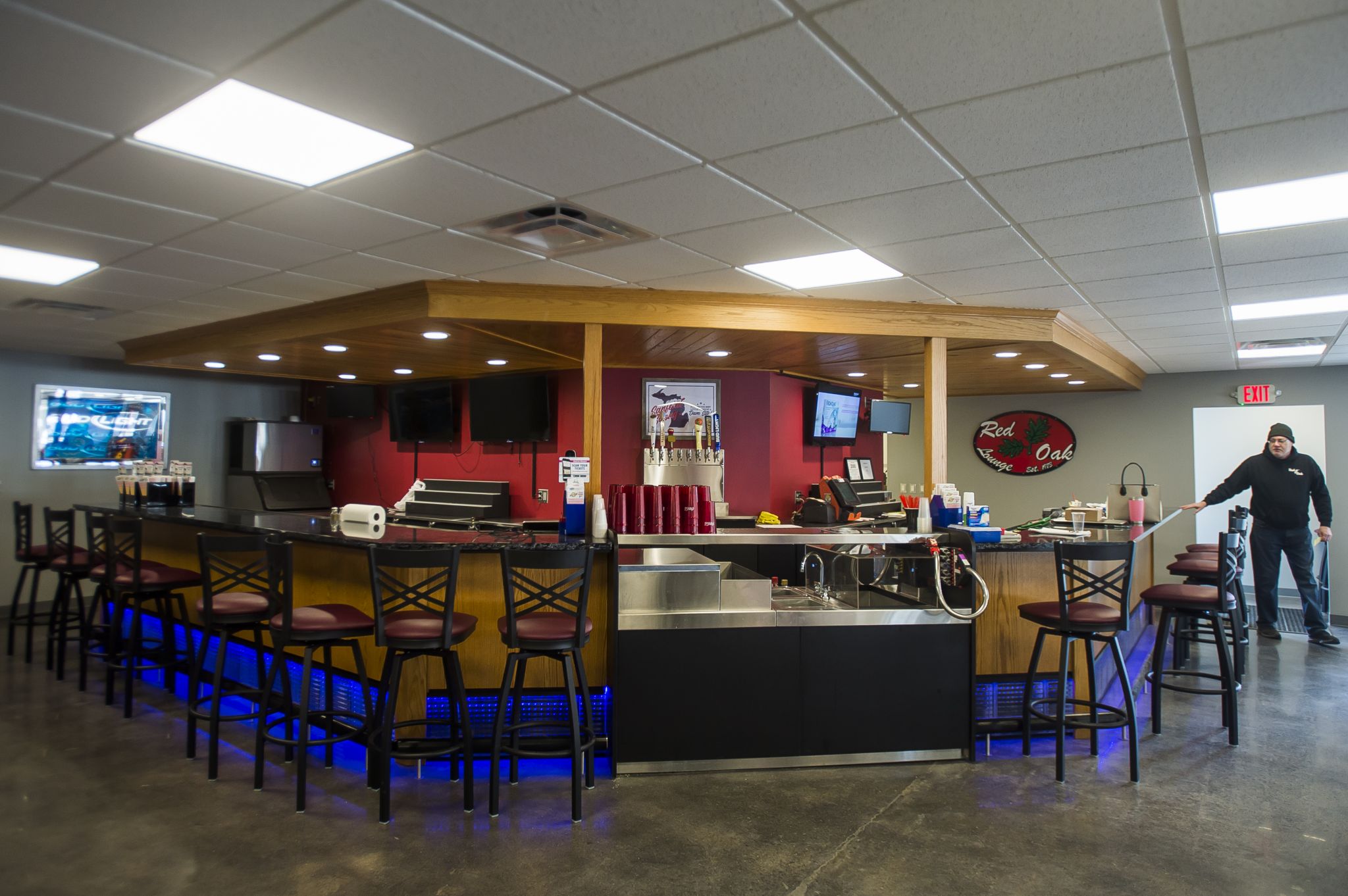 Sanford's Red Oak Restaurant set to reopen Easter Sunday