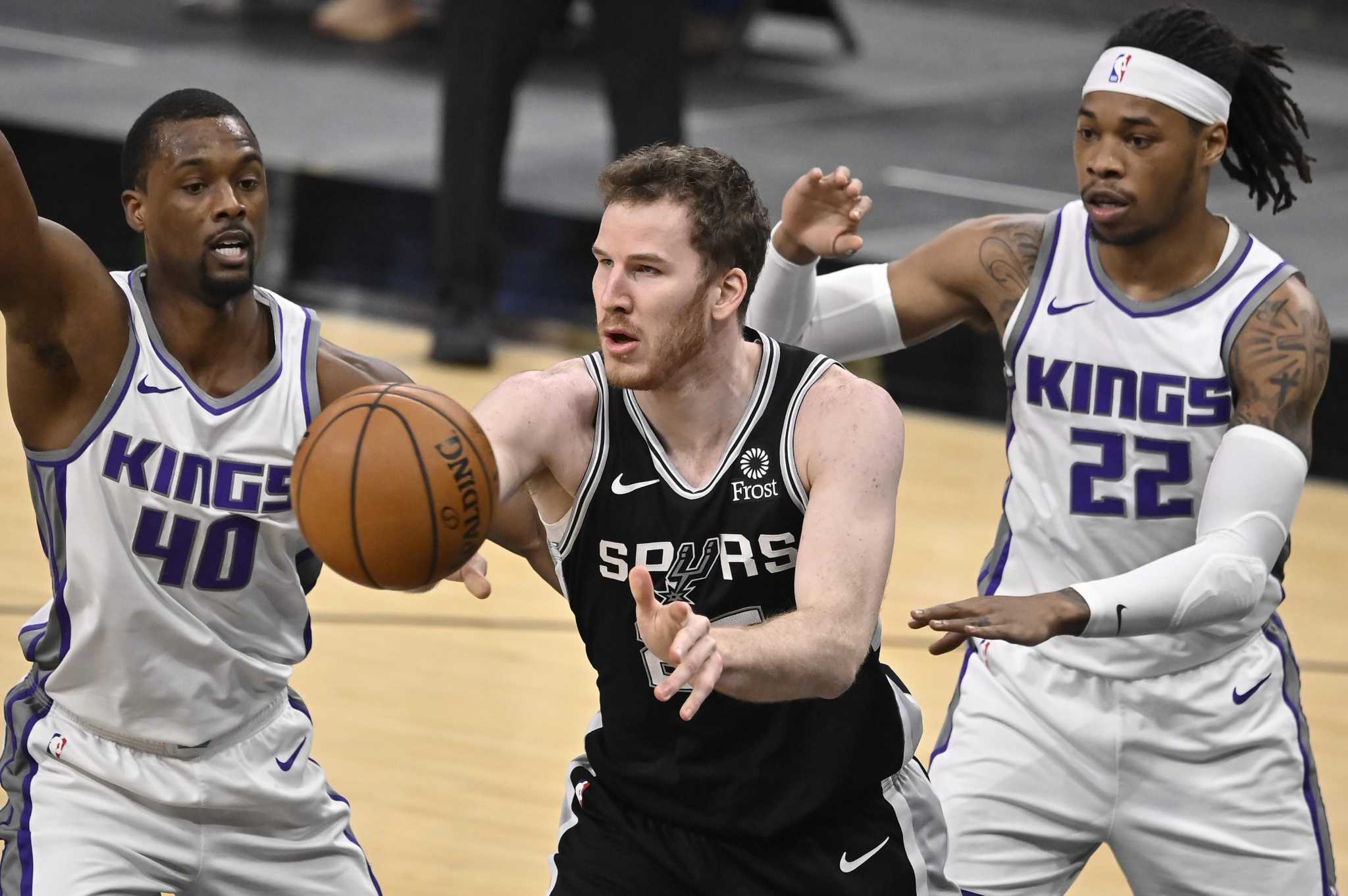 Free throws remain kryptonite for San Antonio Spurs center Jakob Poeltl