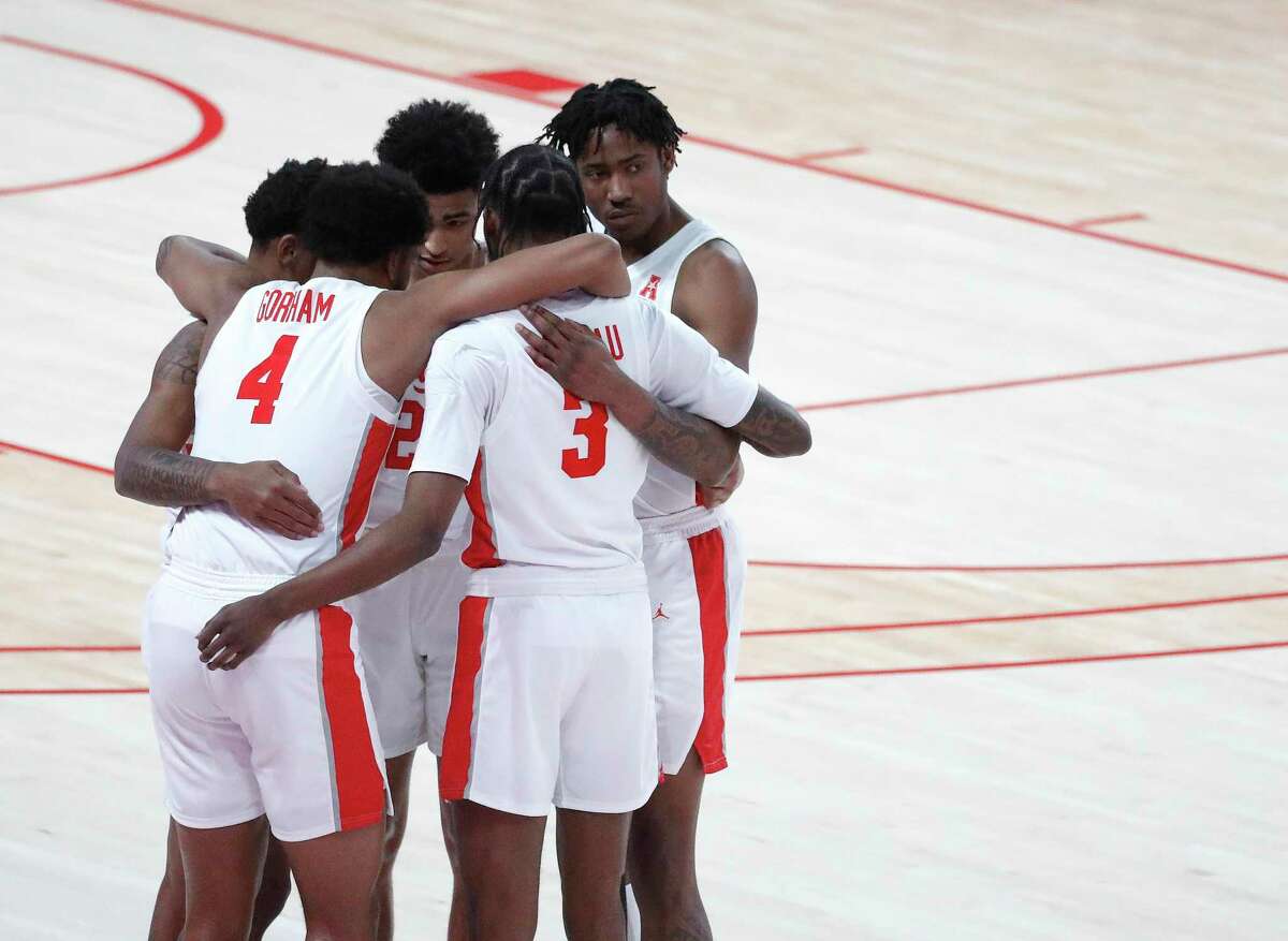 How Kelvin Sampson rebuilt the UH basketball program