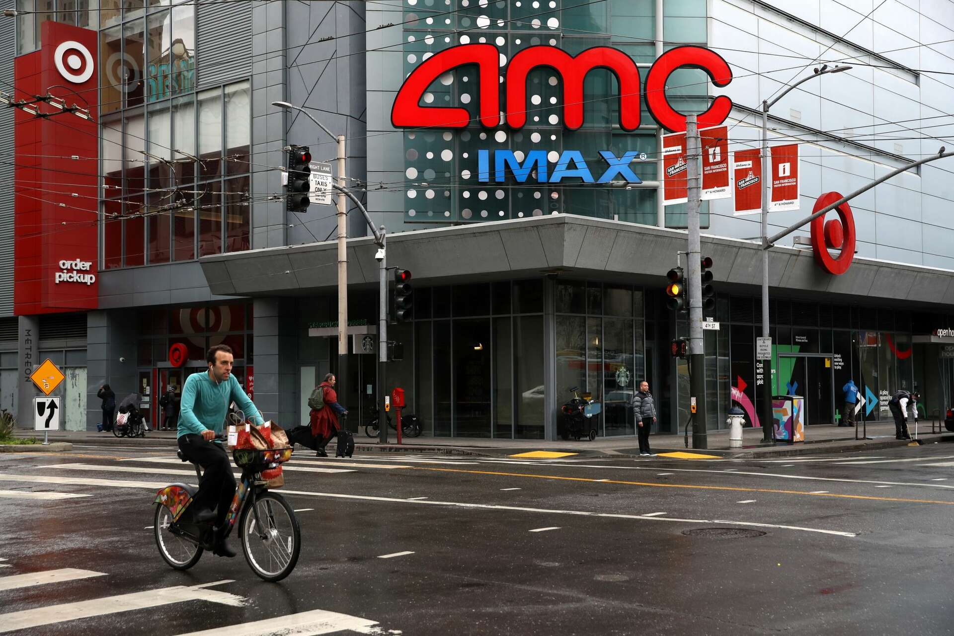 Steps away from dying mall, another SF mall is adding a top brewery