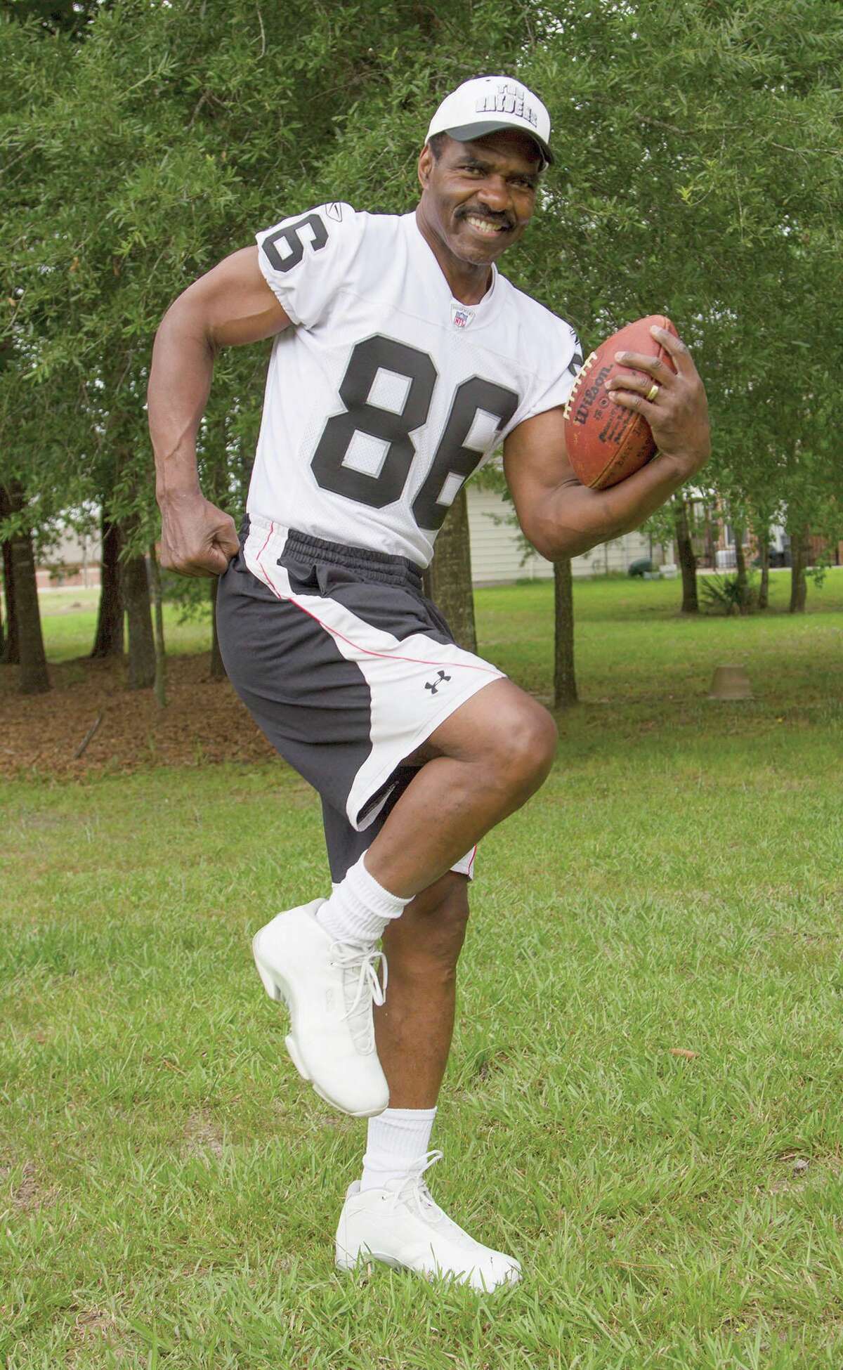 Former Conroe ISD board member, NFL player Gerald Irons dies