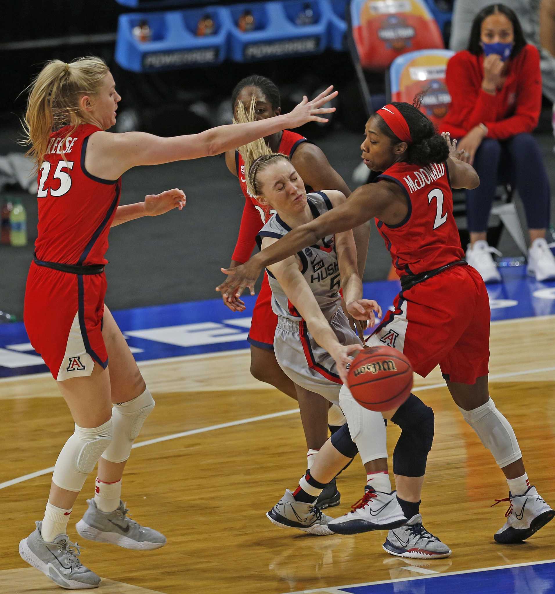 Arizona stuns Connecticut in Final Four, will face Stanford for ...