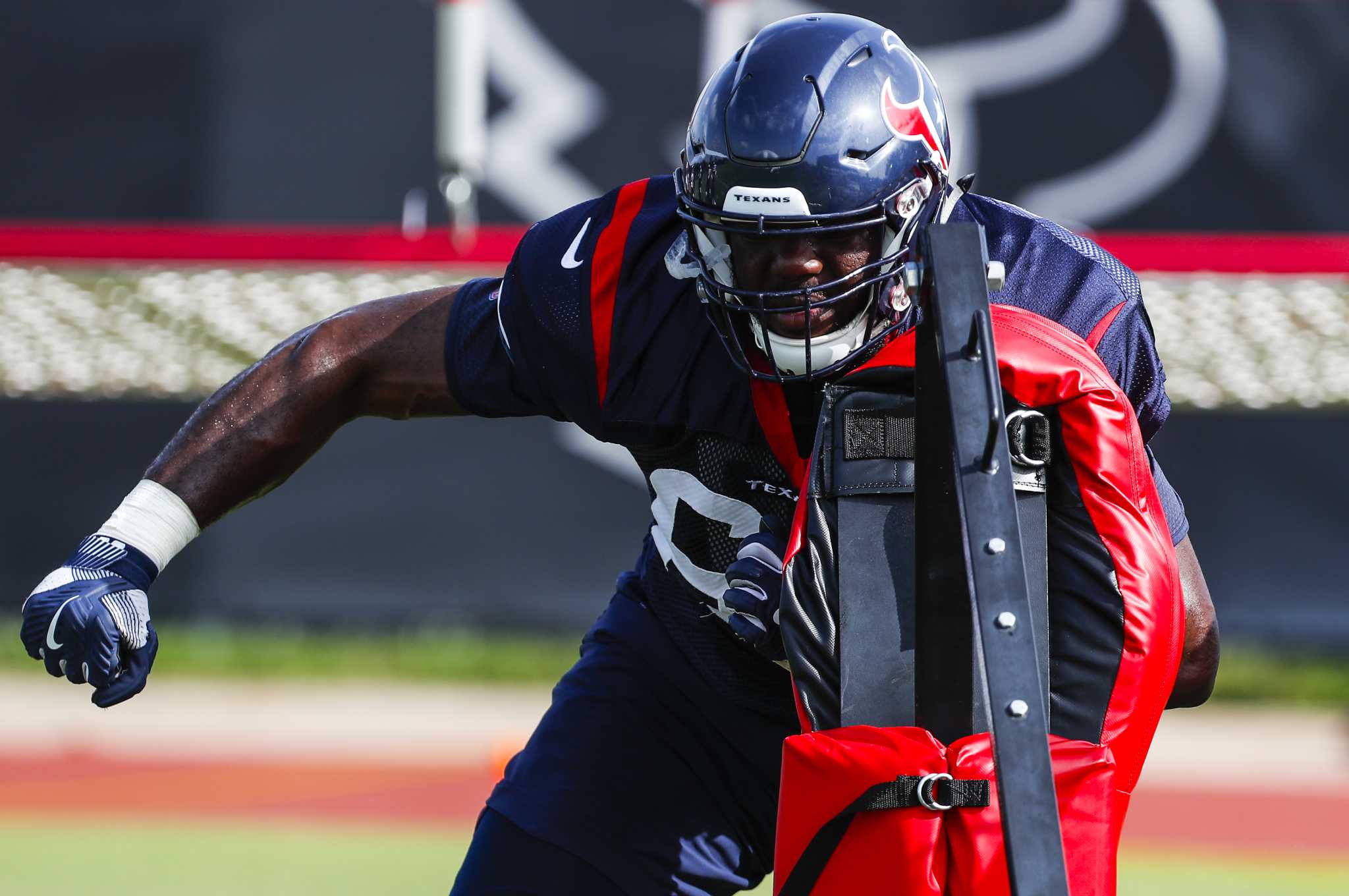 Sources: Texans signing Roderick Johnson