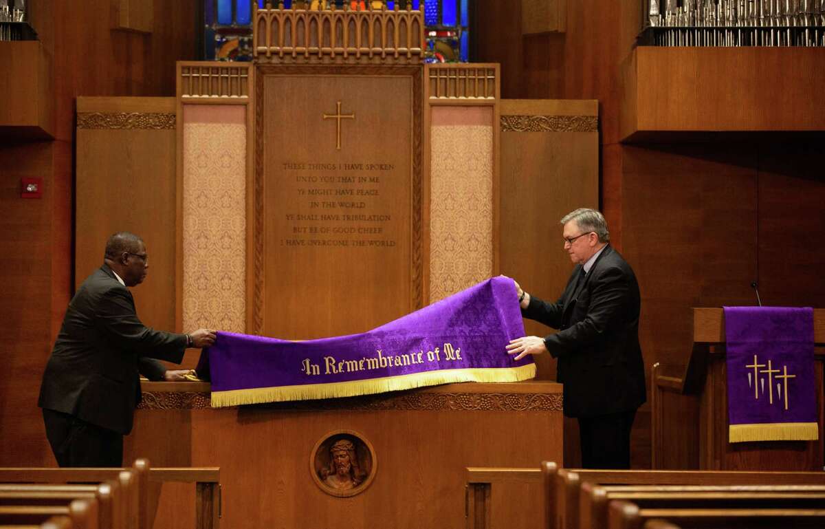 ‘There is light shining out of the tomb.’ Despite darkness, chaplains ...