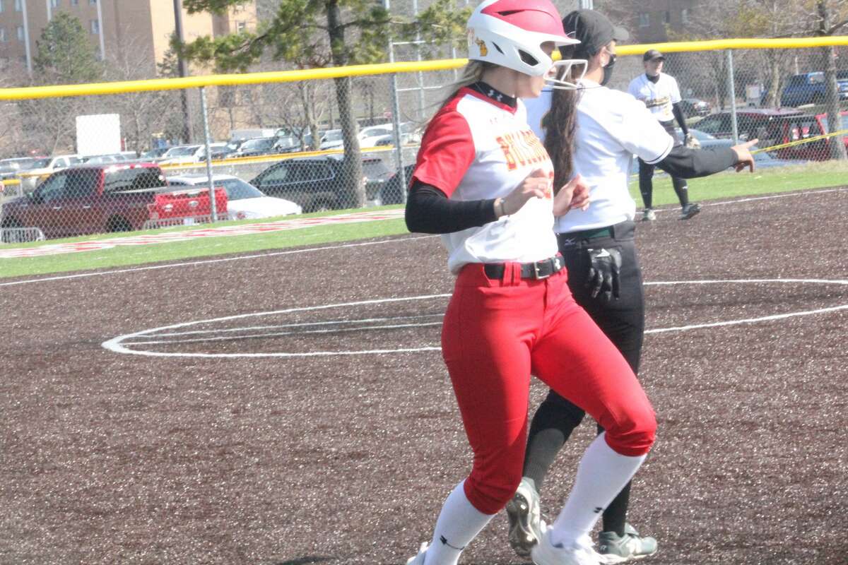 Ferris softball team earns first GLIAC win of season