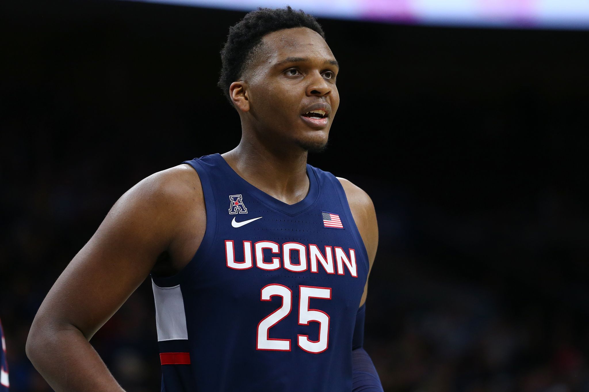 UH lands center Josh Carlton, a UConn transfer