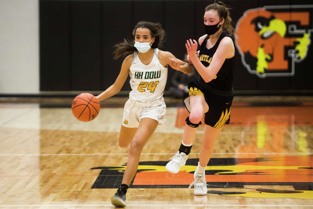 H. H. Dow High School vs. Hartland High School girls' basketball state ...