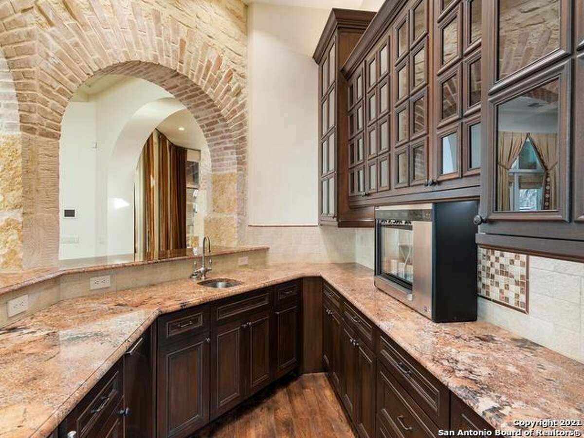 Photos: $7 million Dominion ‘exuding extraordinary charm‘ for sale