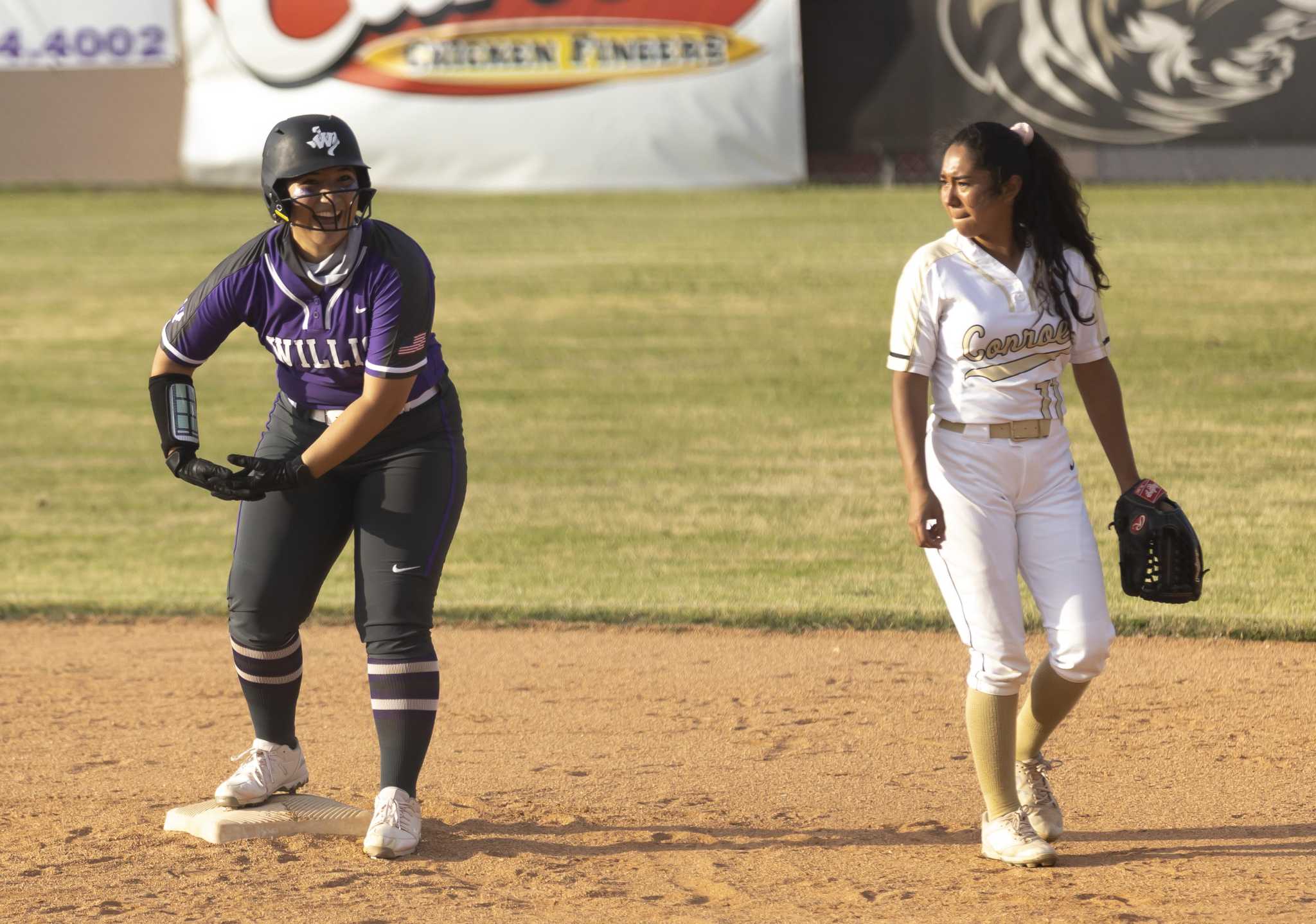 SOFTBALL ROUNDUP: Willis tops Conroe; Oak Ridge holds off Grand Oaks