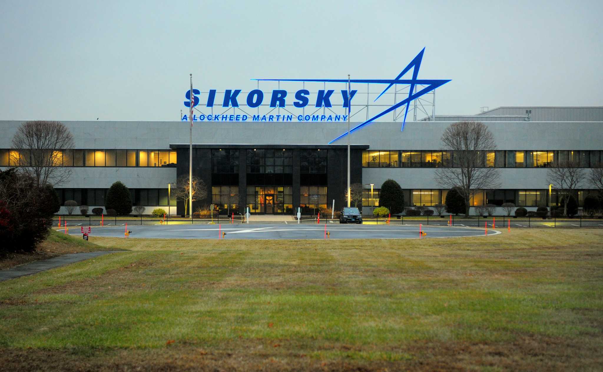 Acting Navy Secretary tours Sikorsky, Electric Boat in Connecticut swing