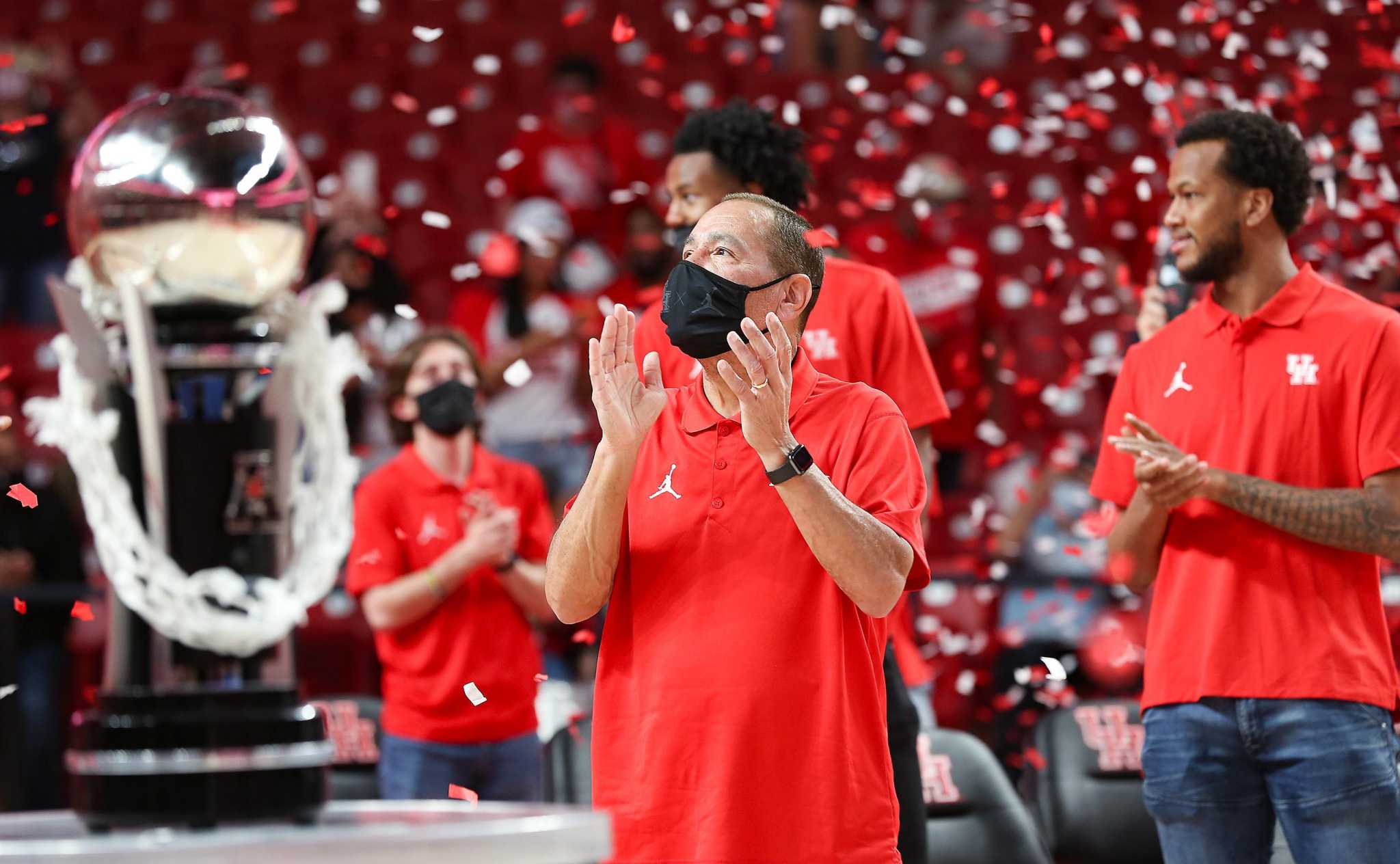 UH assembles one last time to celebrate Final Four ride