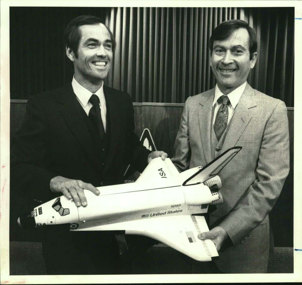 40 years after its pioneering launch, NASA's space shuttle leaves a ...