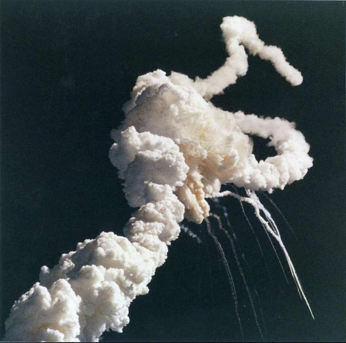 40 years after its pioneering launch, NASA's space shuttle leaves a ...