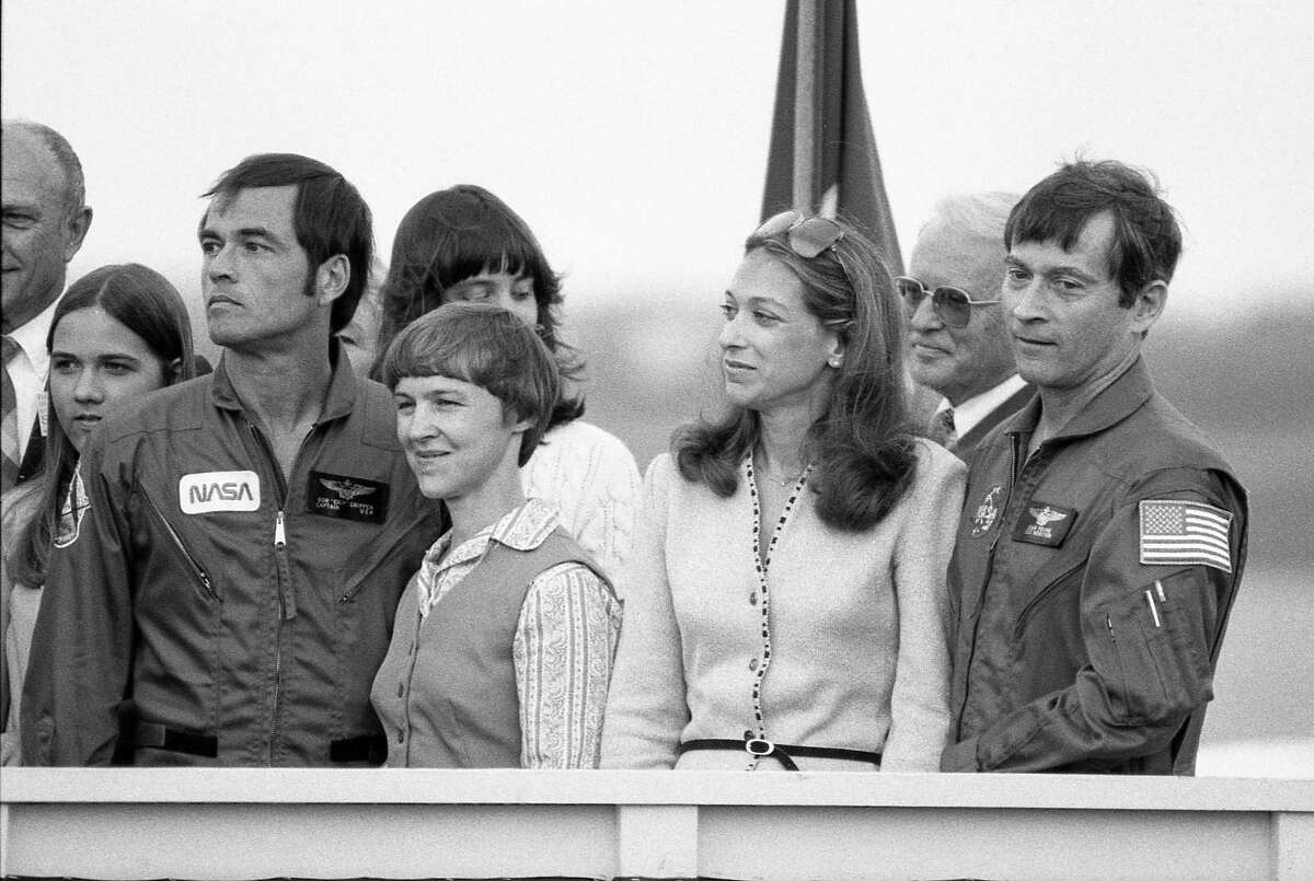 40 years after its pioneering launch, NASA's space shuttle leaves a ...