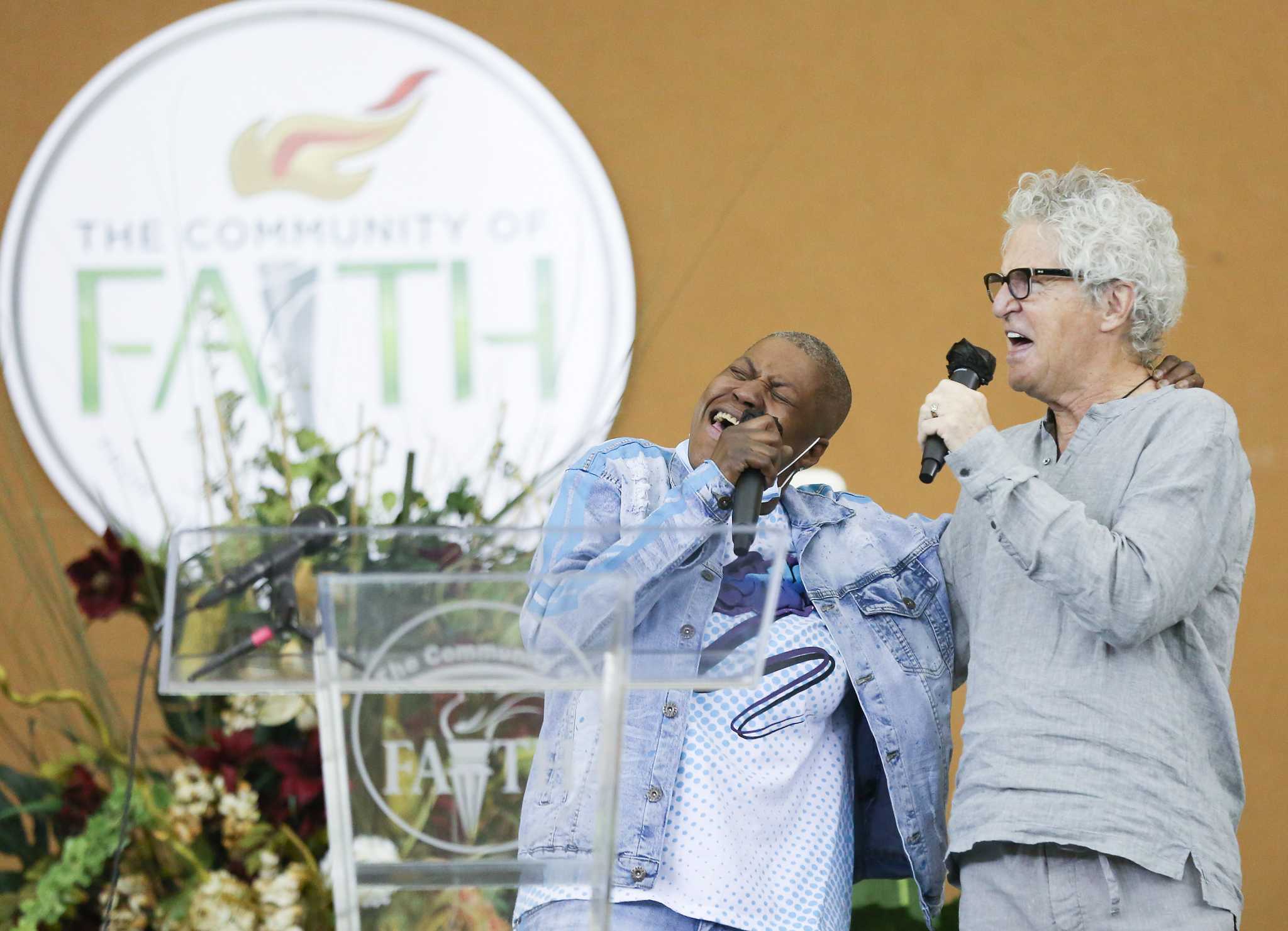 REO Speedwagon singer pays tribute to George Floyd at Houston vigil