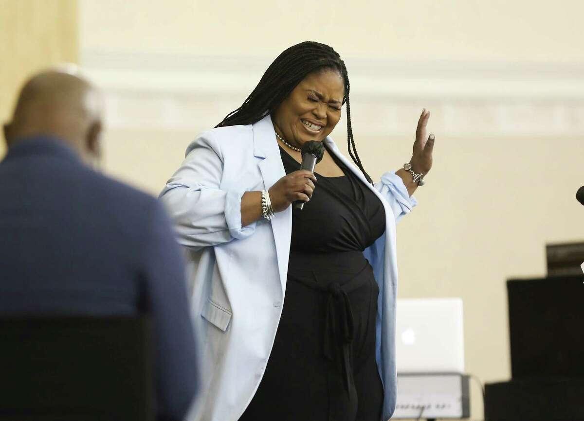 REO Speedwagon singer pays tribute to George Floyd at Houston vigil