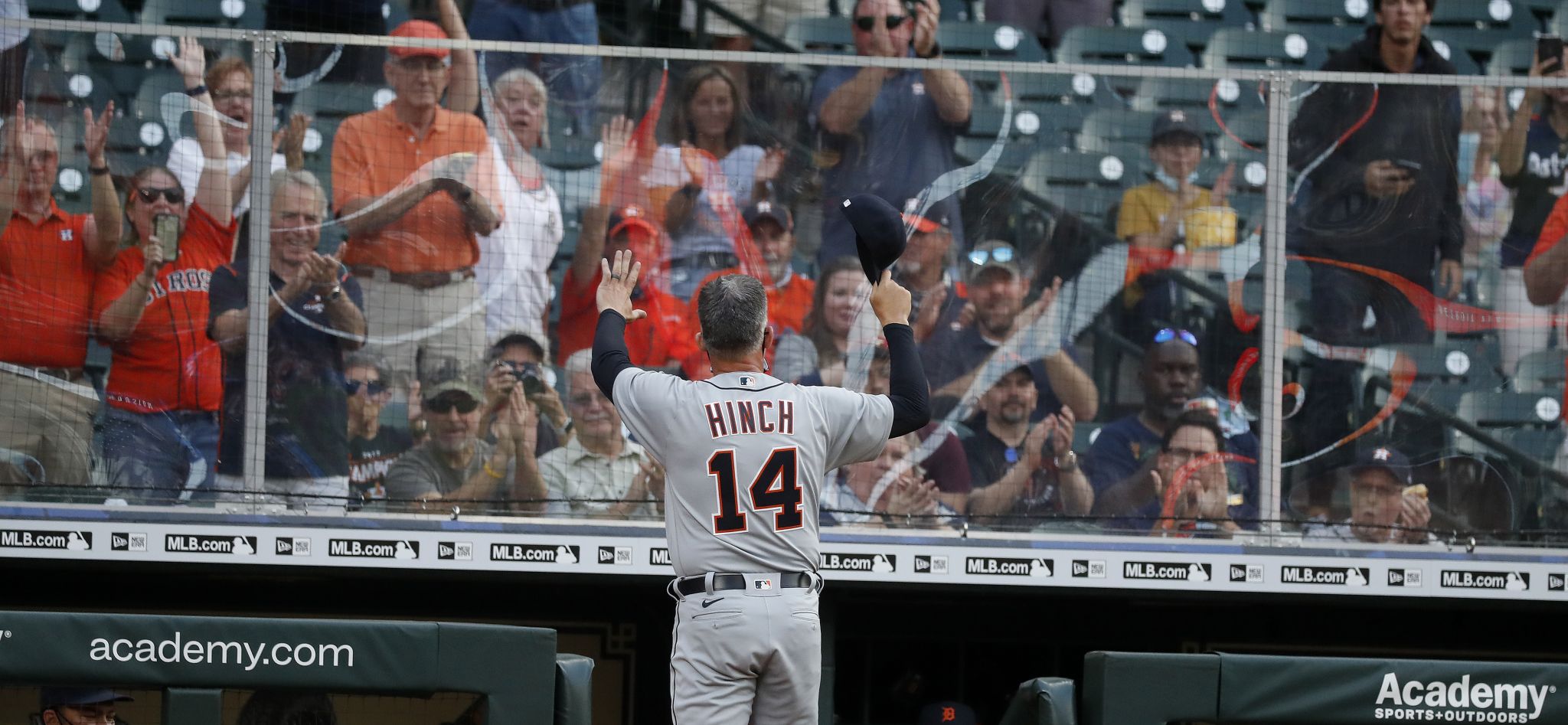 Podcast: Hinch's return, Houston teams’ best leaders and worst decisions