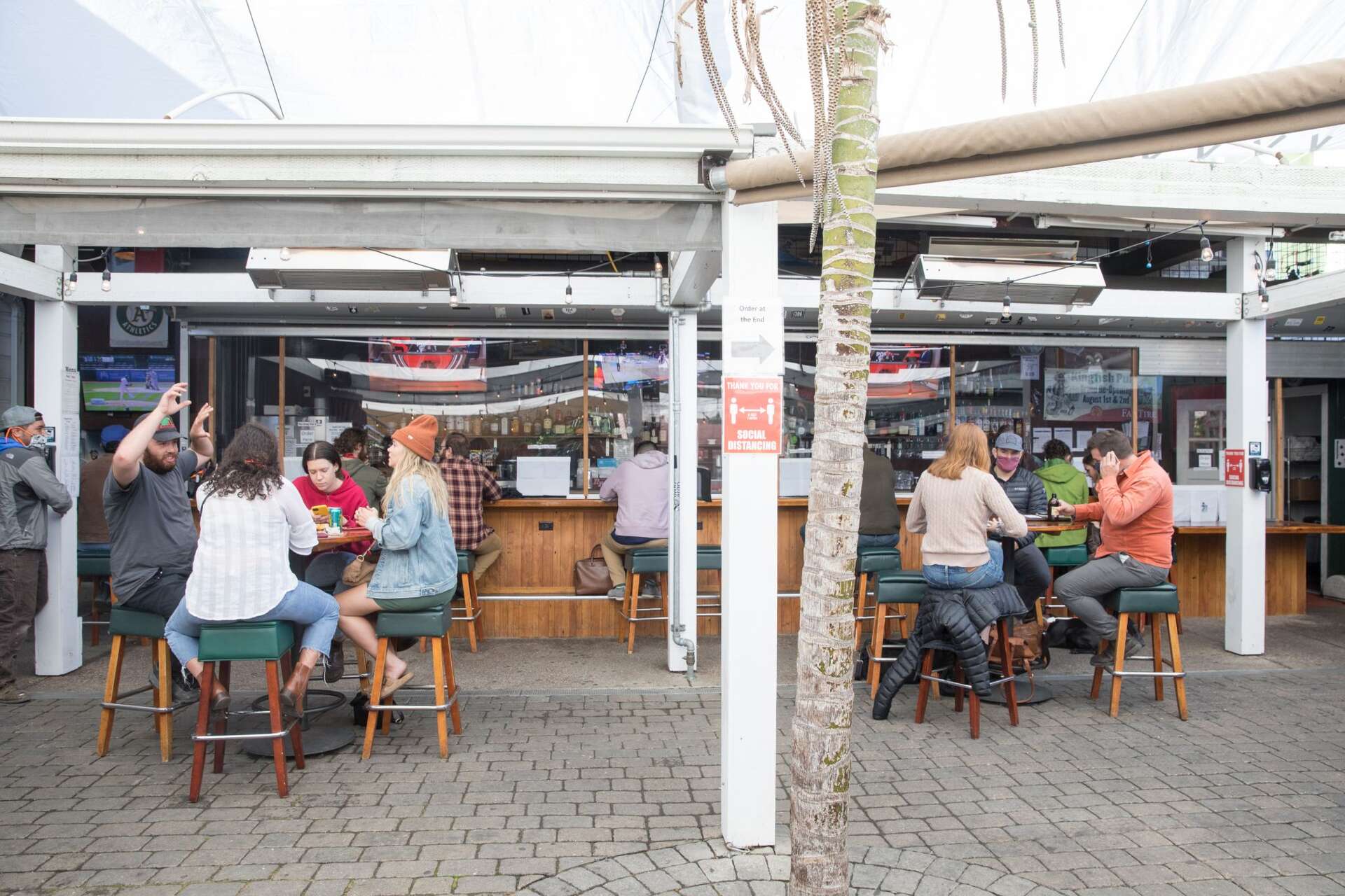 Here's why rolling 99-year-old Oakland dive bar Kingfish Pub across the ...