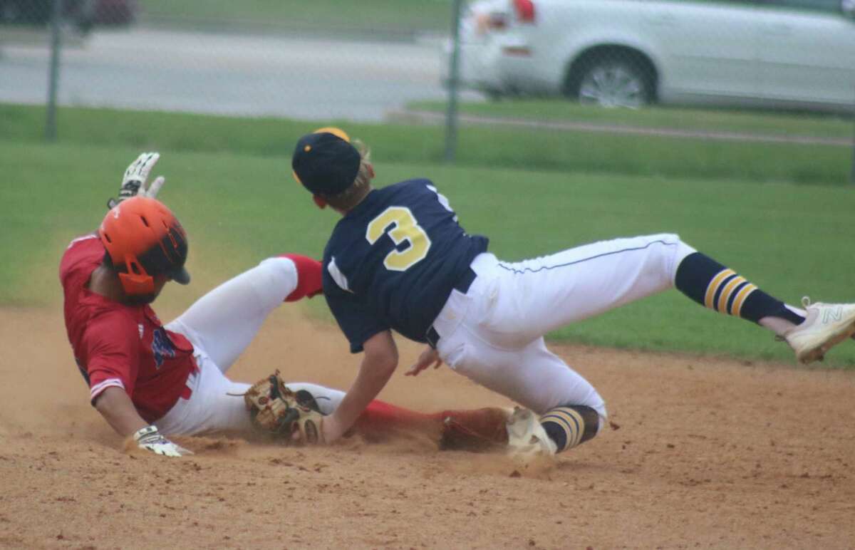 Dramatic walk-off basehit hands FBCA big district win