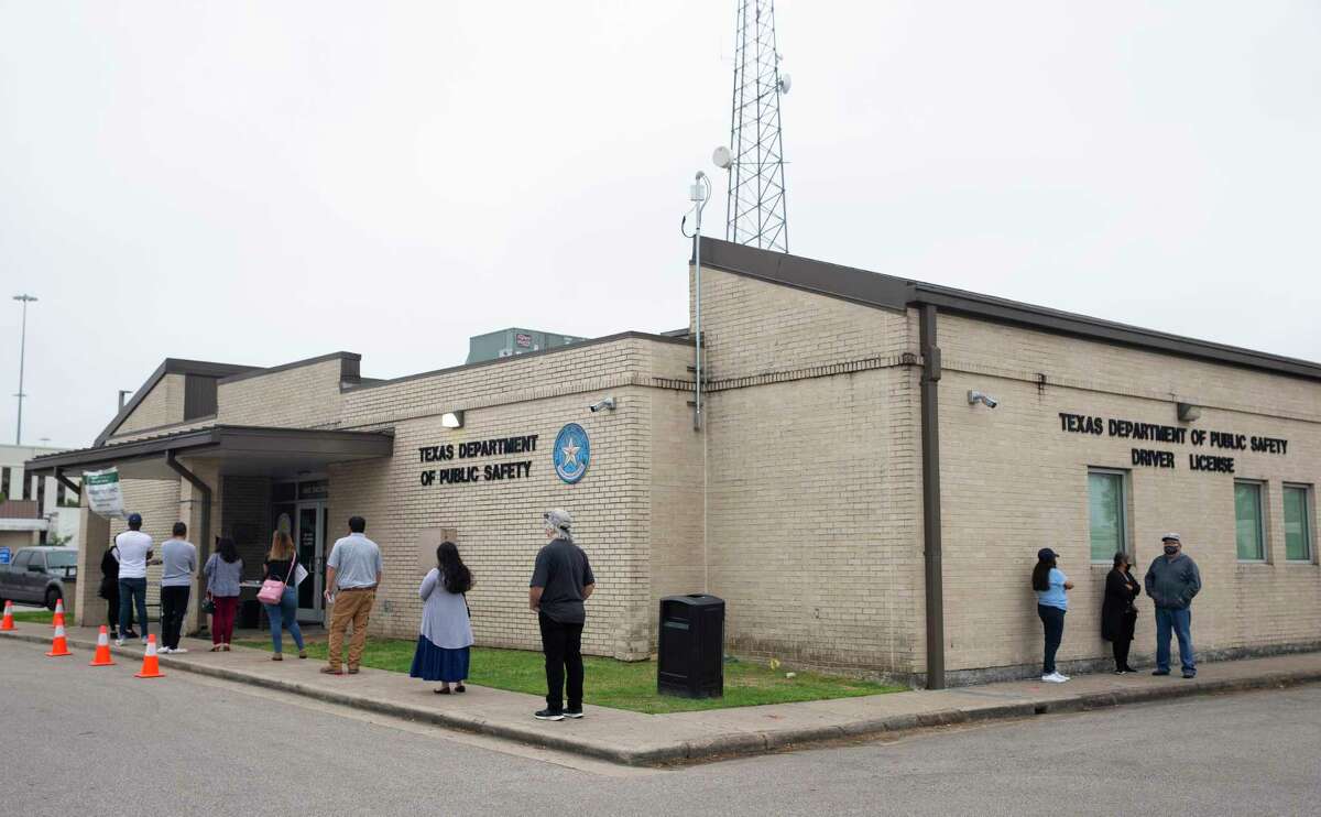 Deadline to renew driver's licenses, vehicle registrations leads to ...