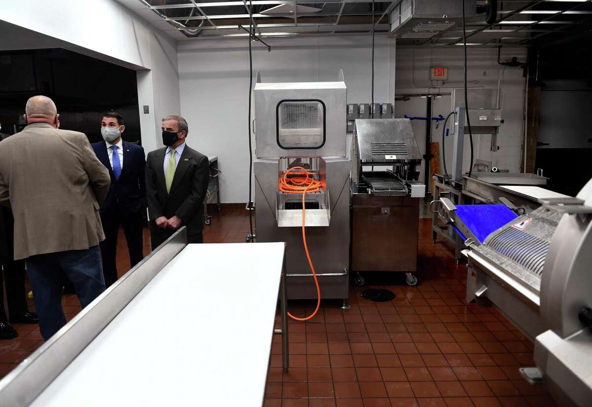 North Haven welcomes iconic New Haven supermarket Ferraro’s