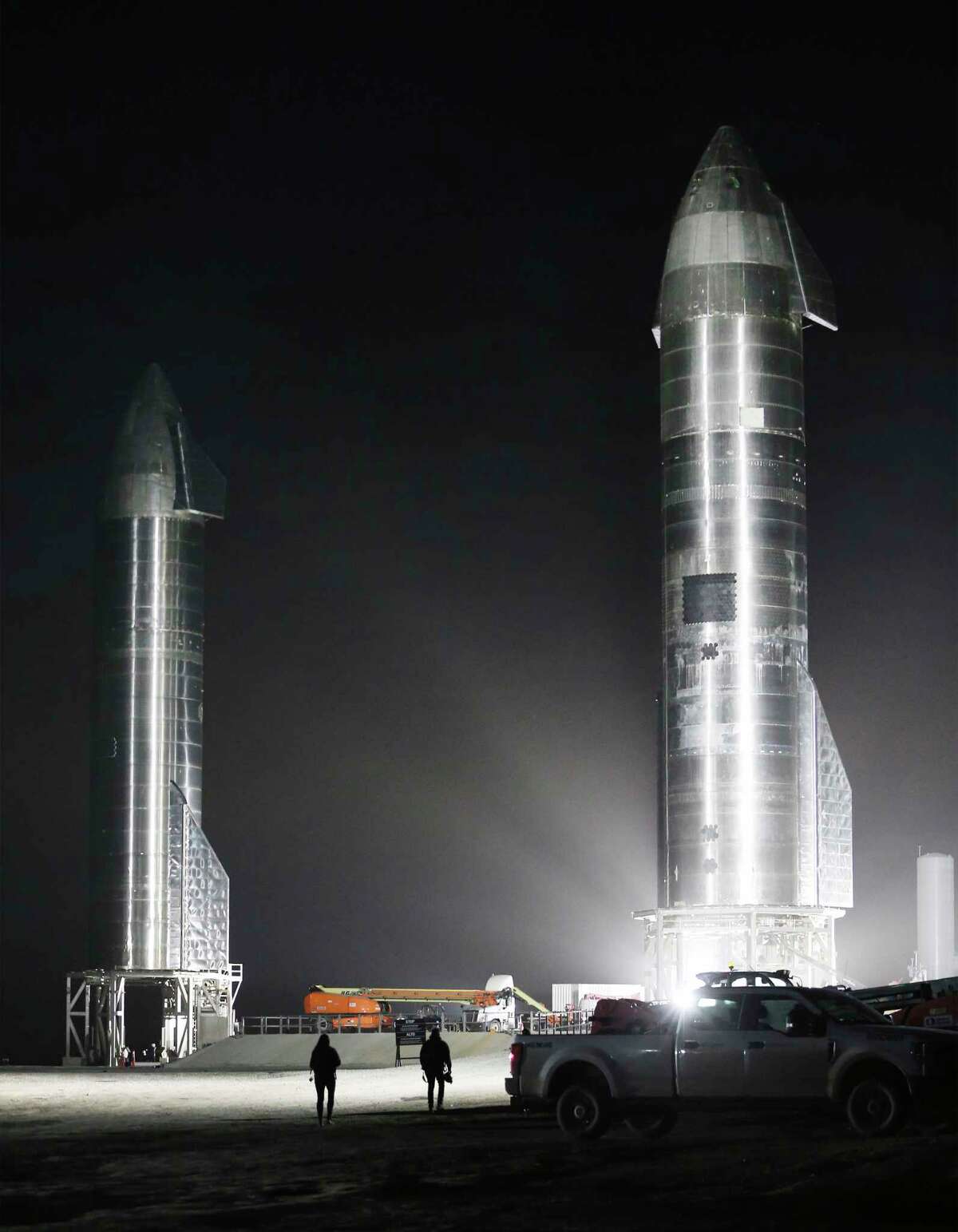 NASA picks SpaceX Starship for lunar landing system