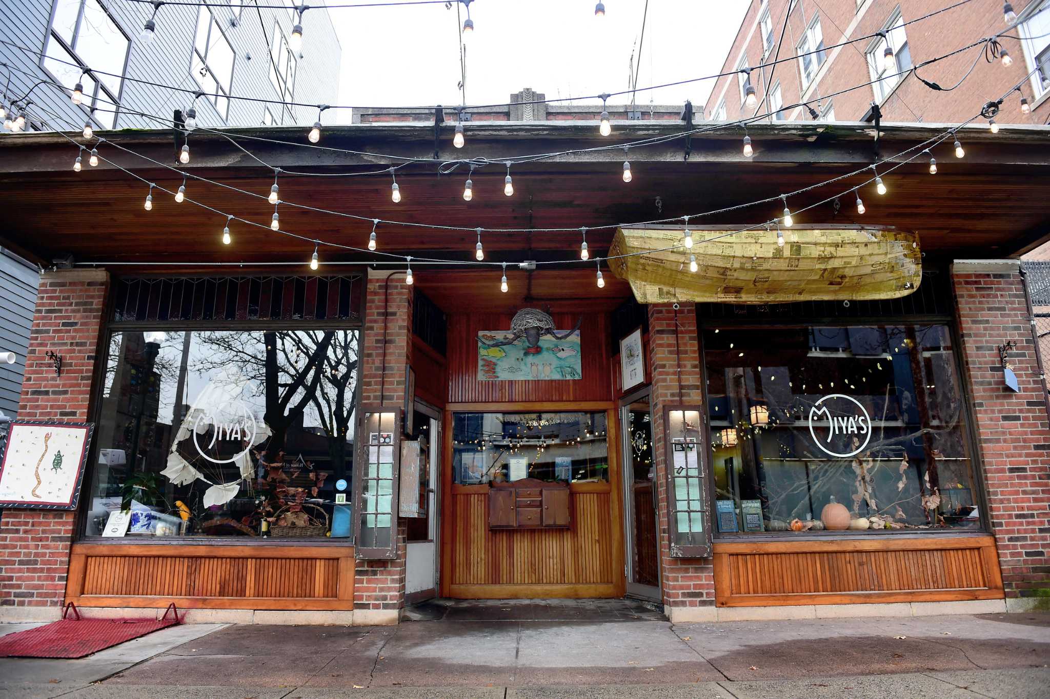 CT restaurants hit the spotlight in ‘Diners, Drive-ins and Dives ...