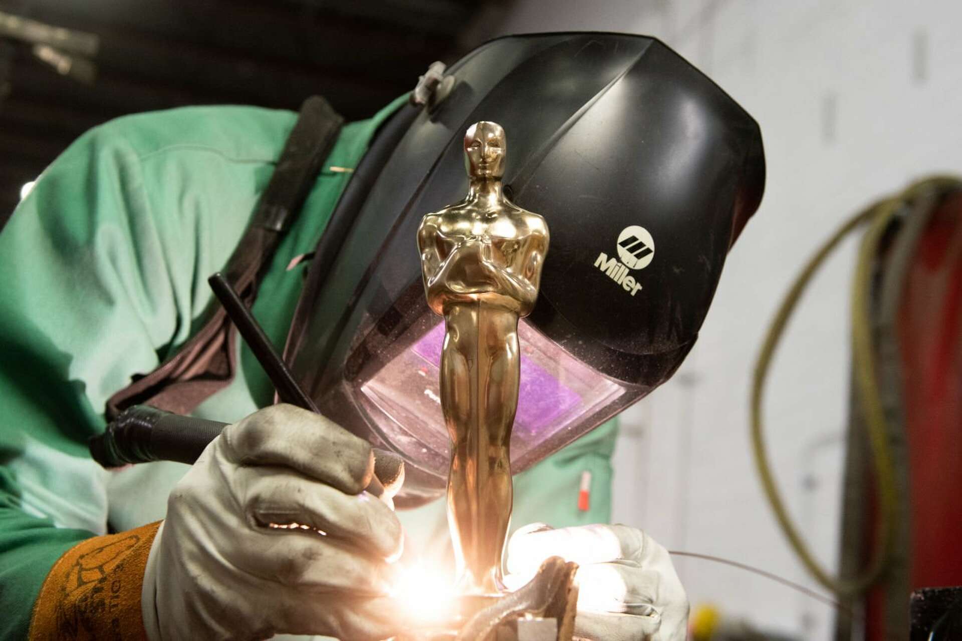 Where are the Oscar statues made?