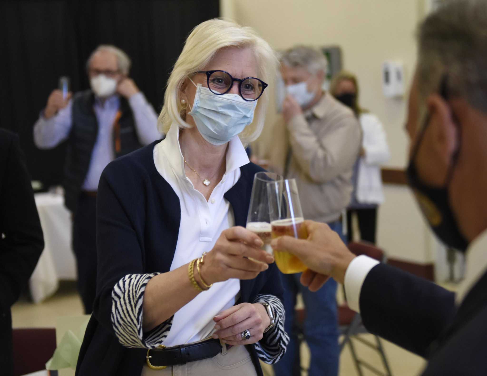 Greenwich gives farewell toast to leader at the Commission on Aging