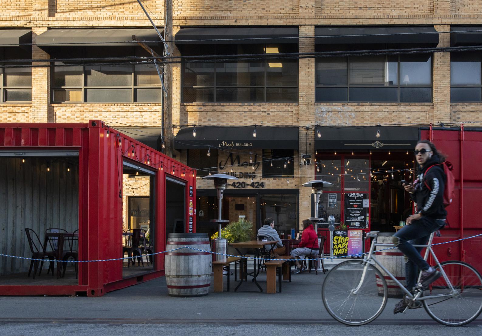 Oakland’s flex streets disrupt traffic — and create social havens that ...