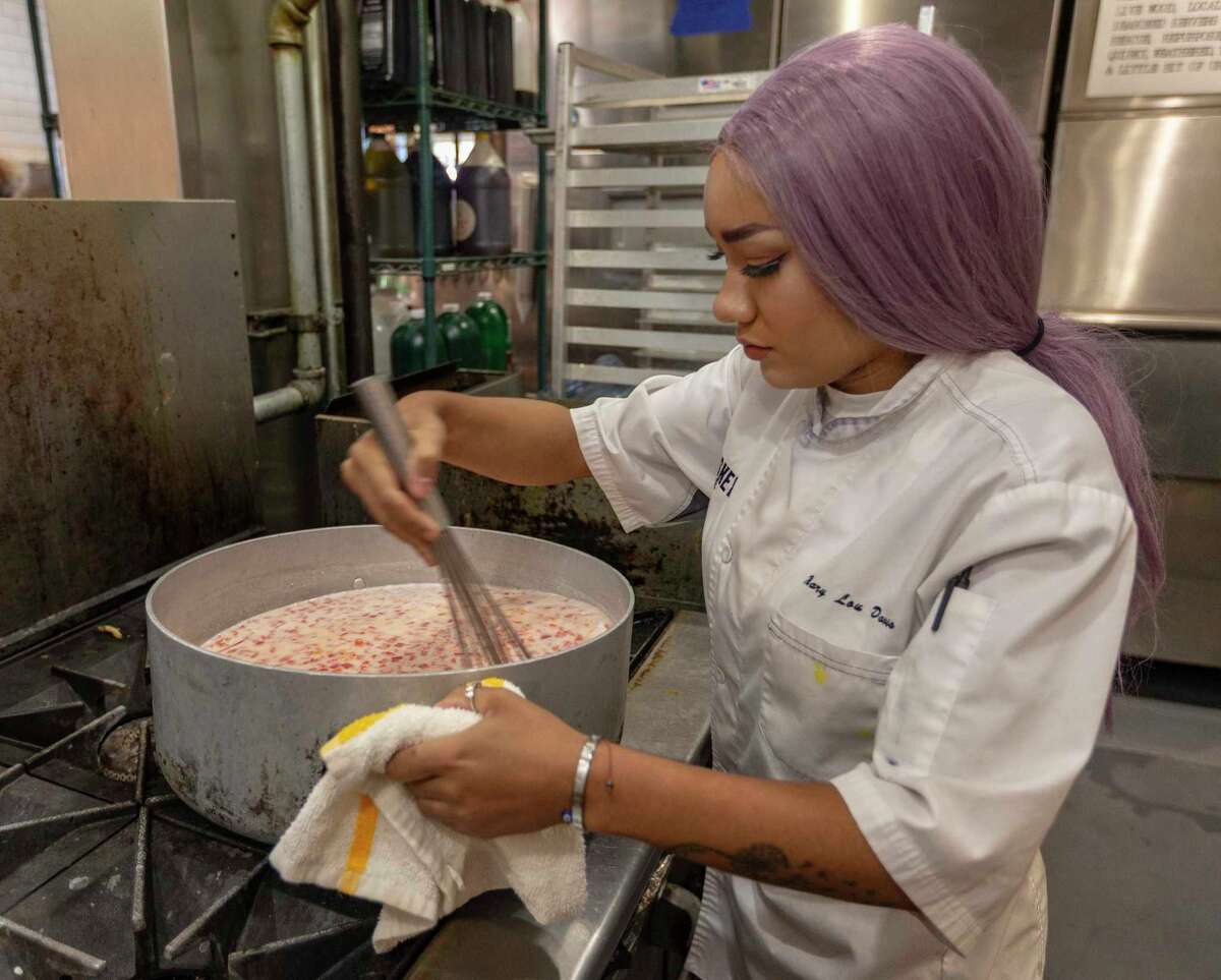 In the ‘Hell’s Kitchen’ finale, San Antonio chef Mary Lou Davis came in ...