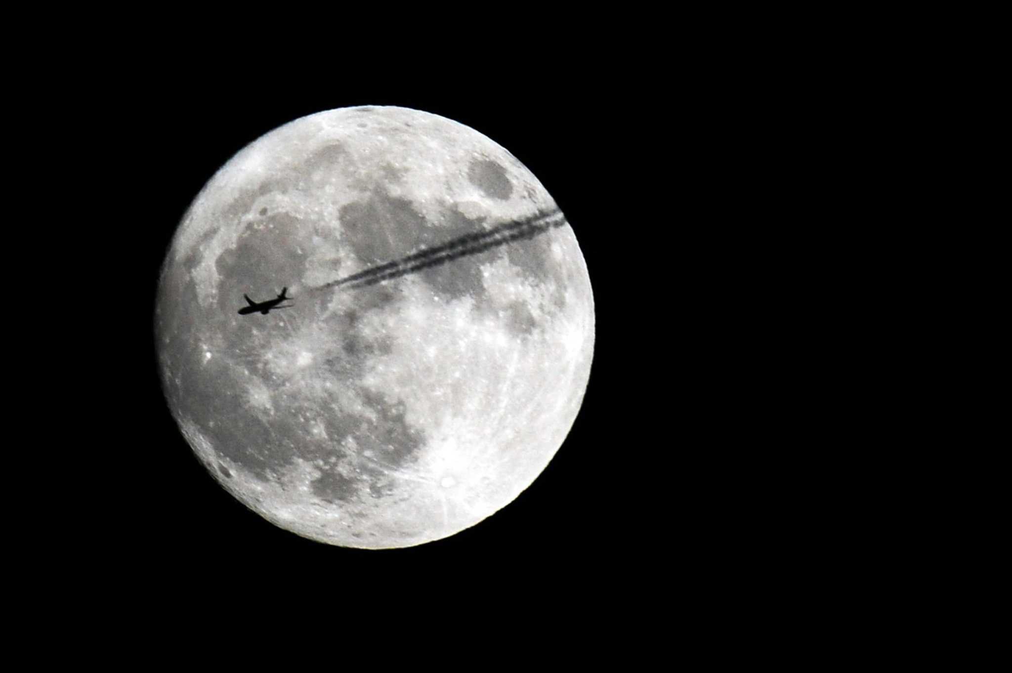 ‘Pink’ supermoon to be visible in CT Monday night