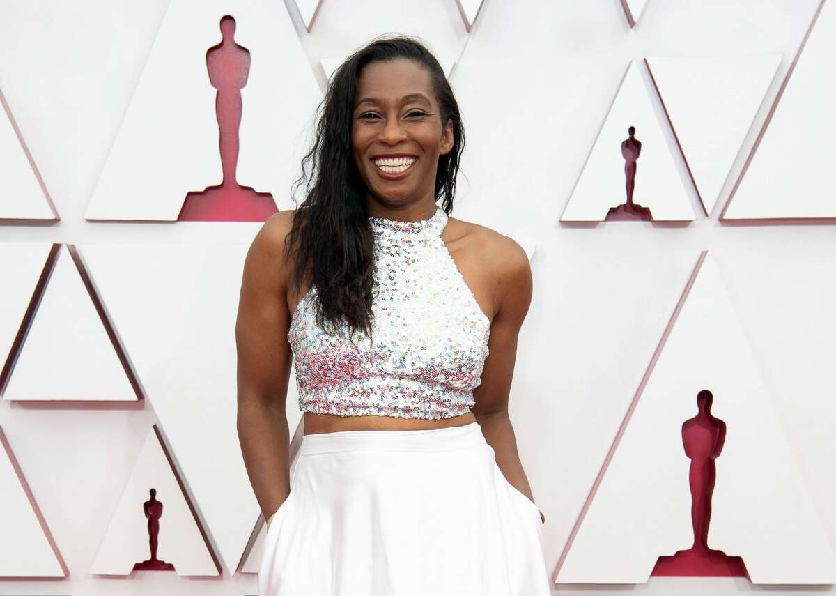 The 2021 Academy Awards have an actual red carpet again, here are all ...