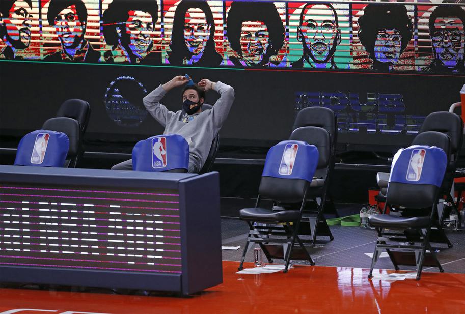 The story behind Steph Curry consoling Klay Thompson on Warriors’ bench