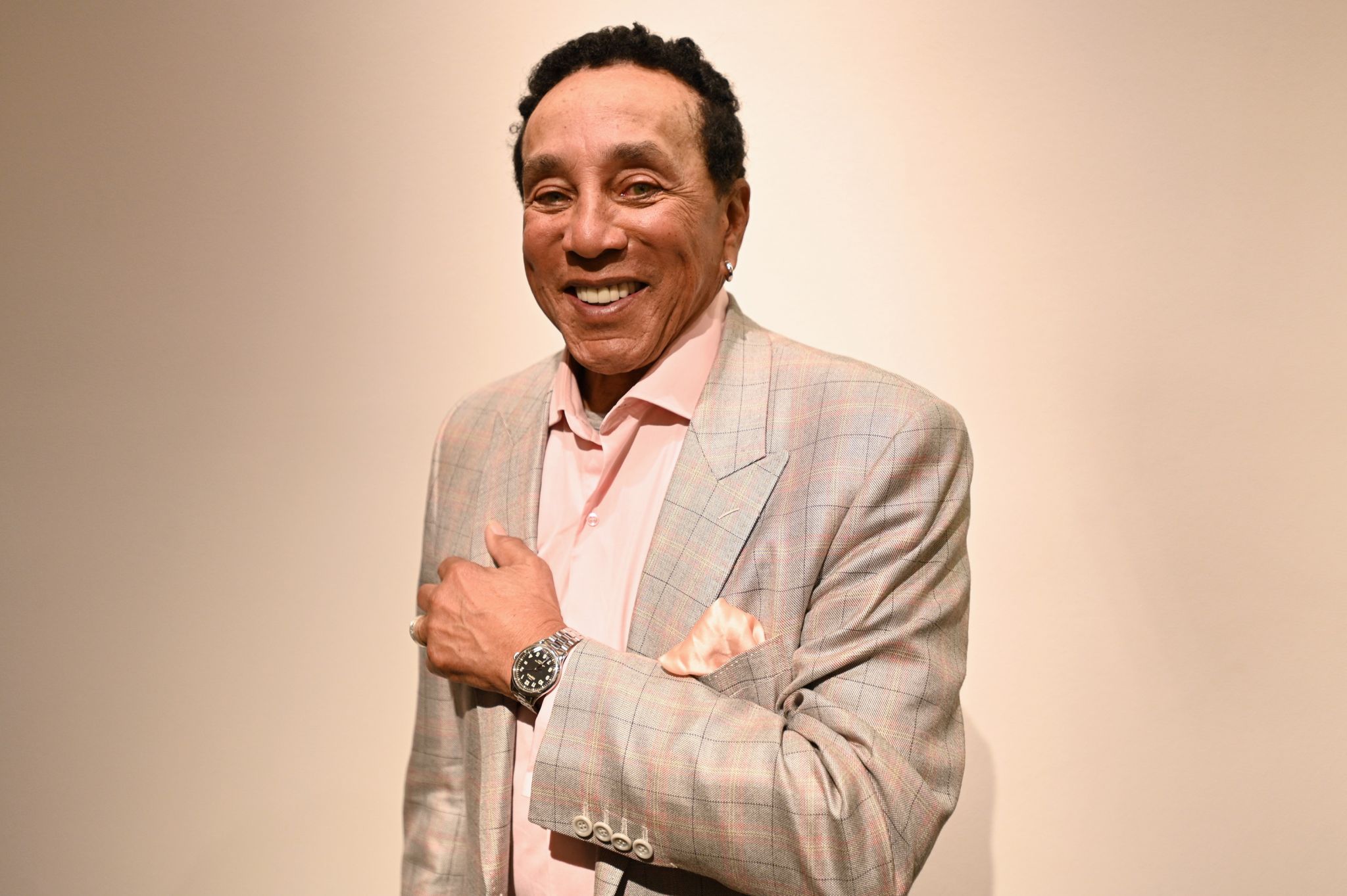 R&B icon Smokey Robinson delivers a stellar performance for a Houston gala