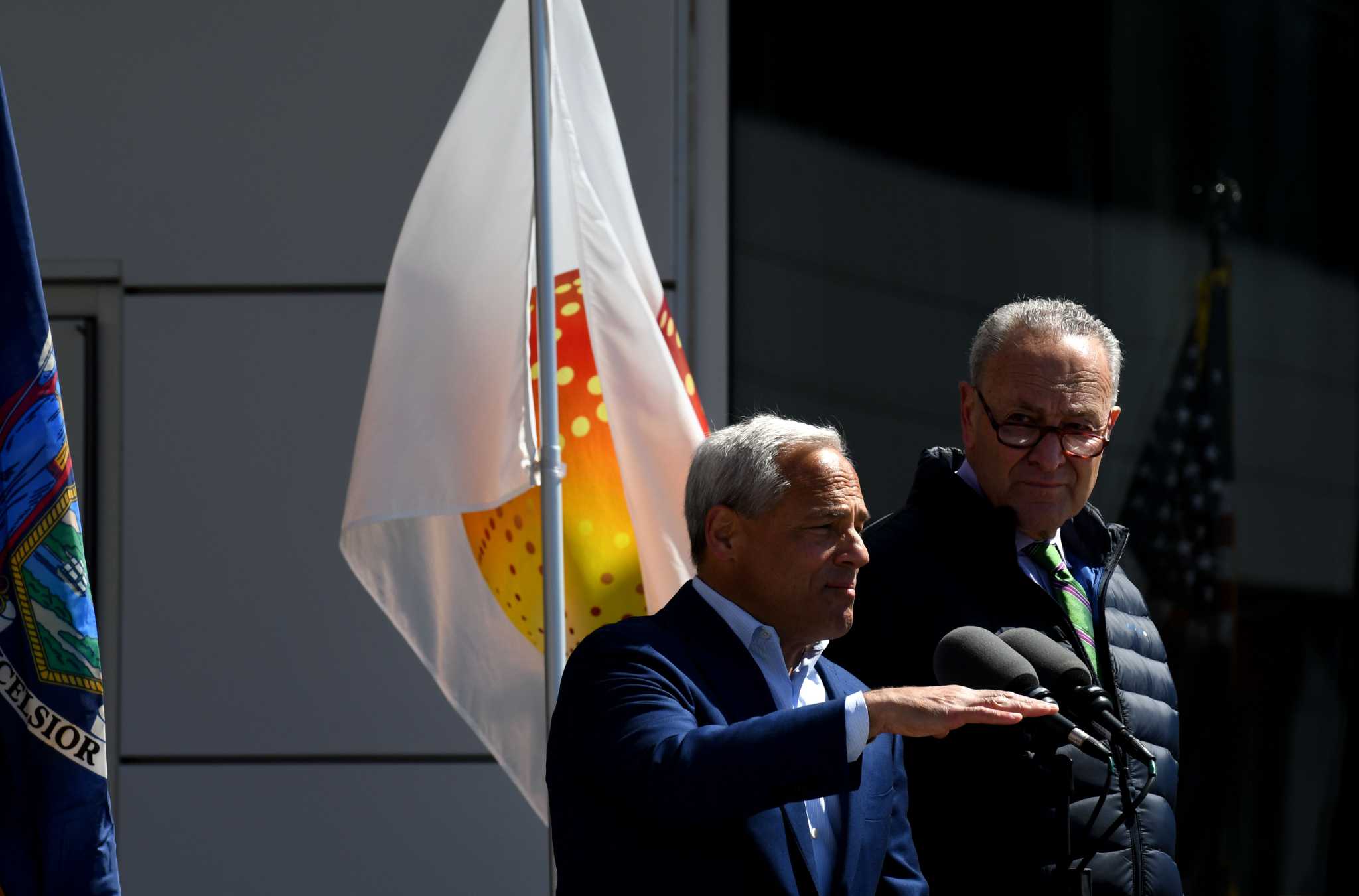 Schumer pushes Micron to build a fab in upstate