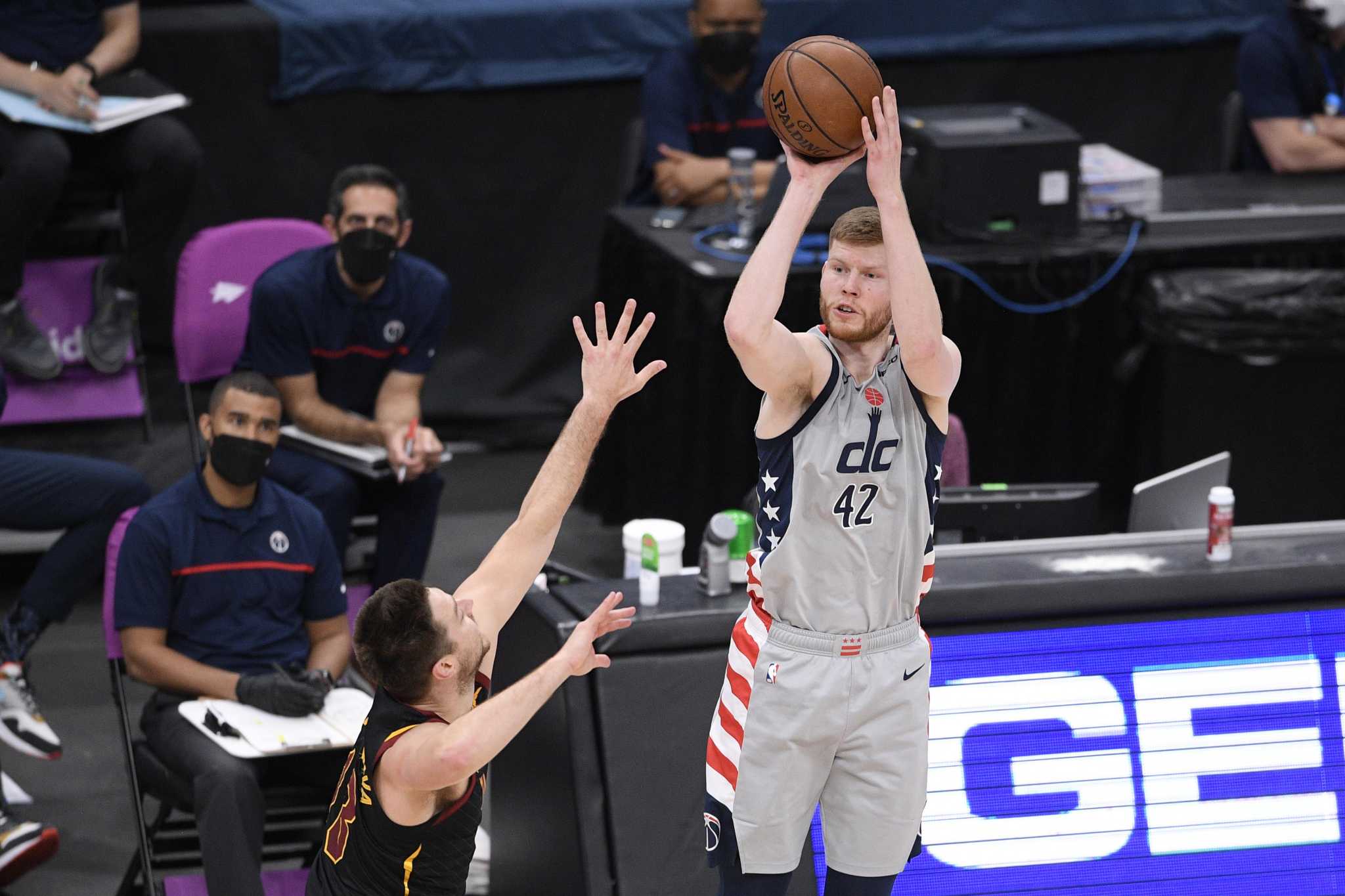 Gregg Popovich enjoys warm exchange with ex-Spur Davis Bertans